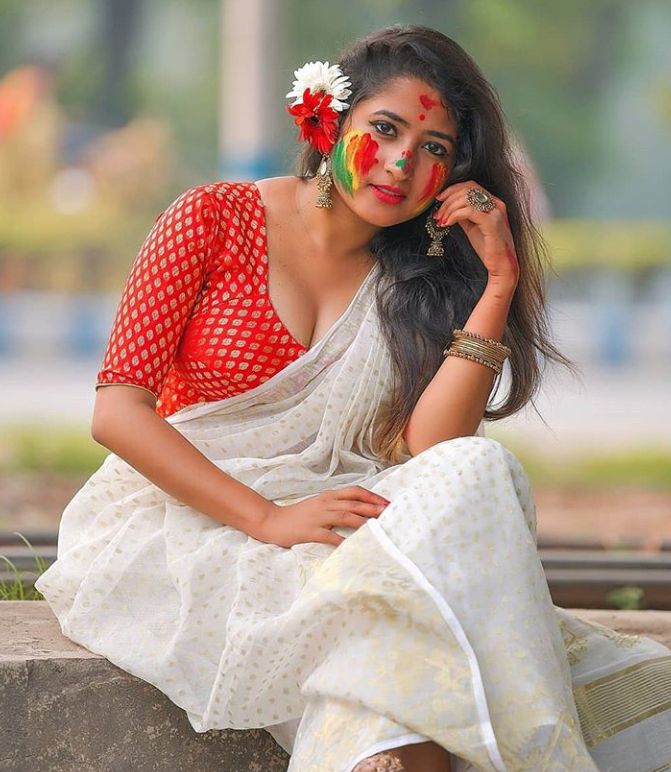 Holi tits | Scrolller