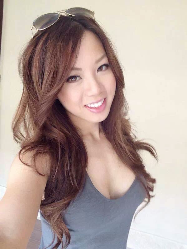 HOLLY! Lee | Scrolller