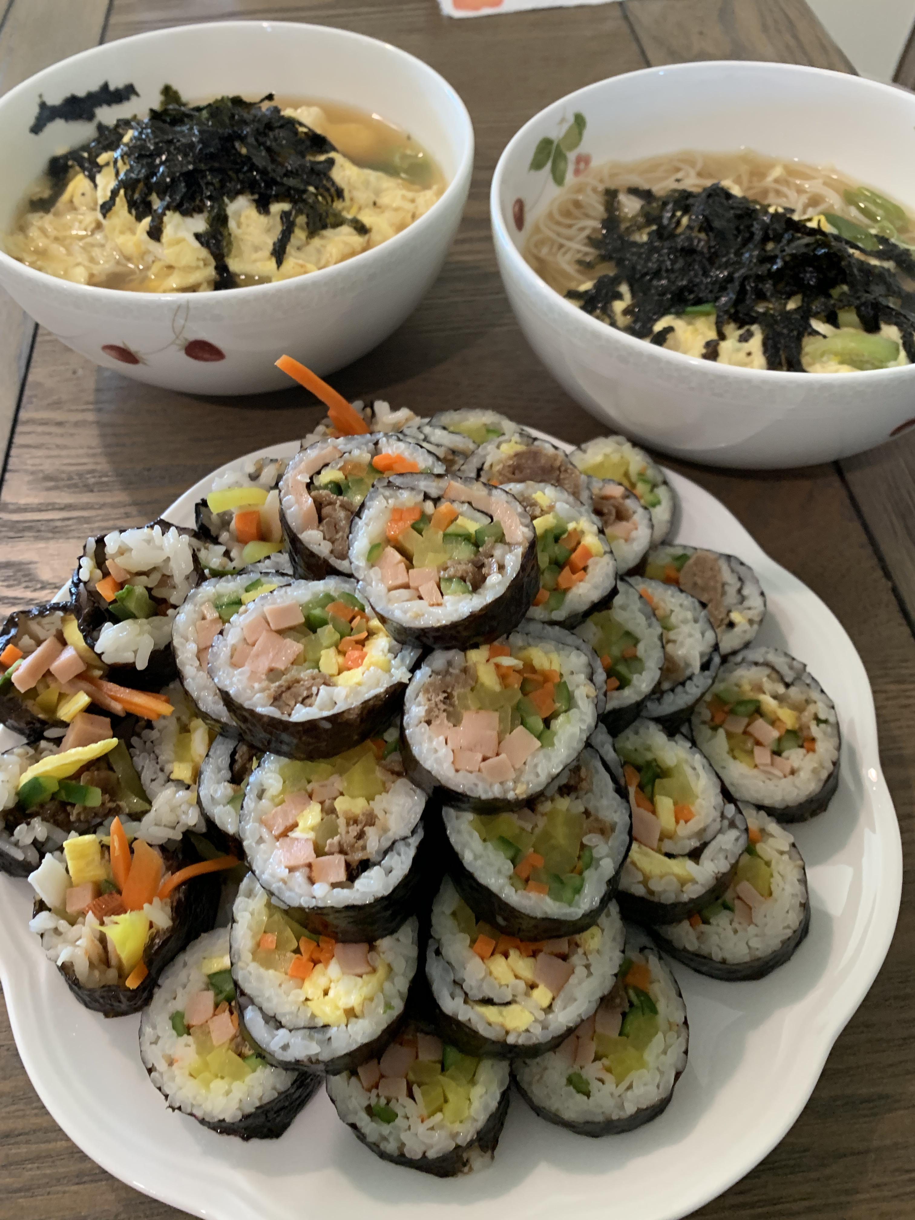 Homemade kimbap & chanchi noodle soup | Scrolller
