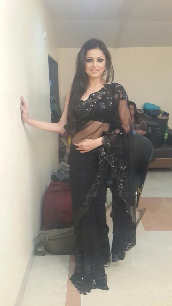 Hot Babe in Transparent Saree | Scrolller