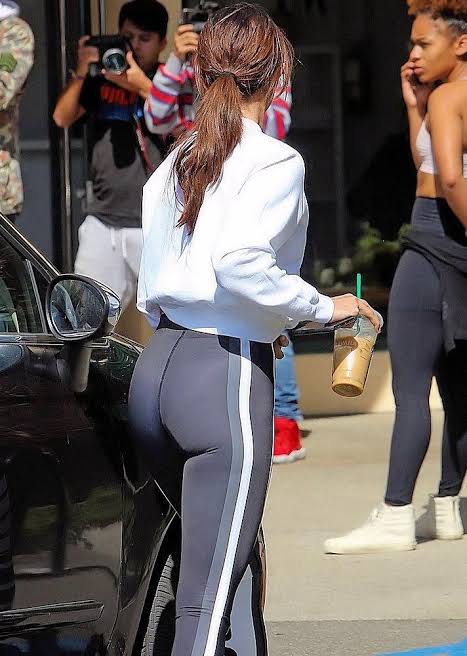 😱hot bum | Scrolller