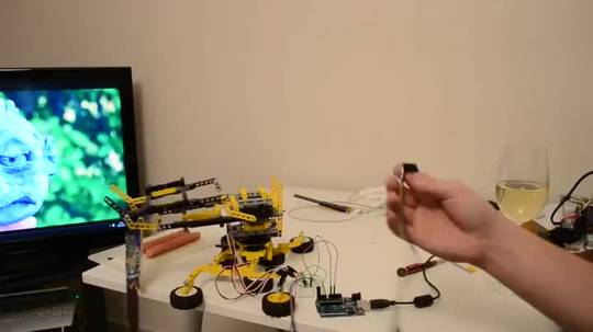 Hot dog cutting robot. | Scrolller