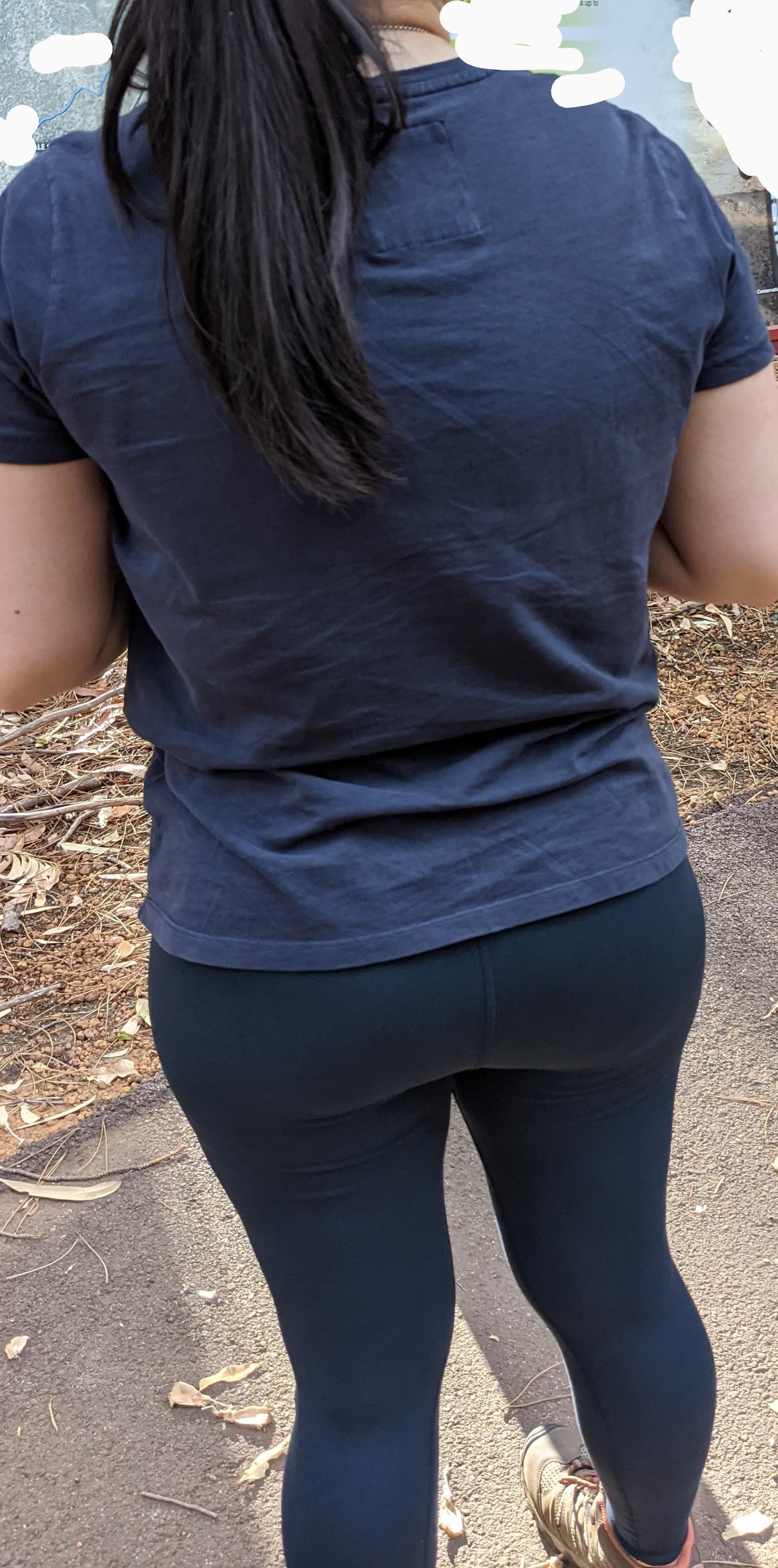 Hot yoga pants booty 🍑 | Scrolller