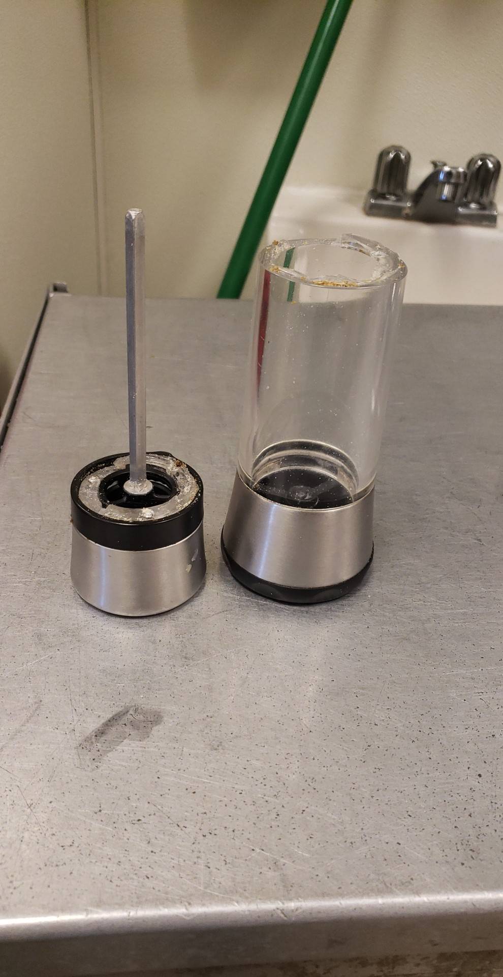 How does this even happen... | Scrolller