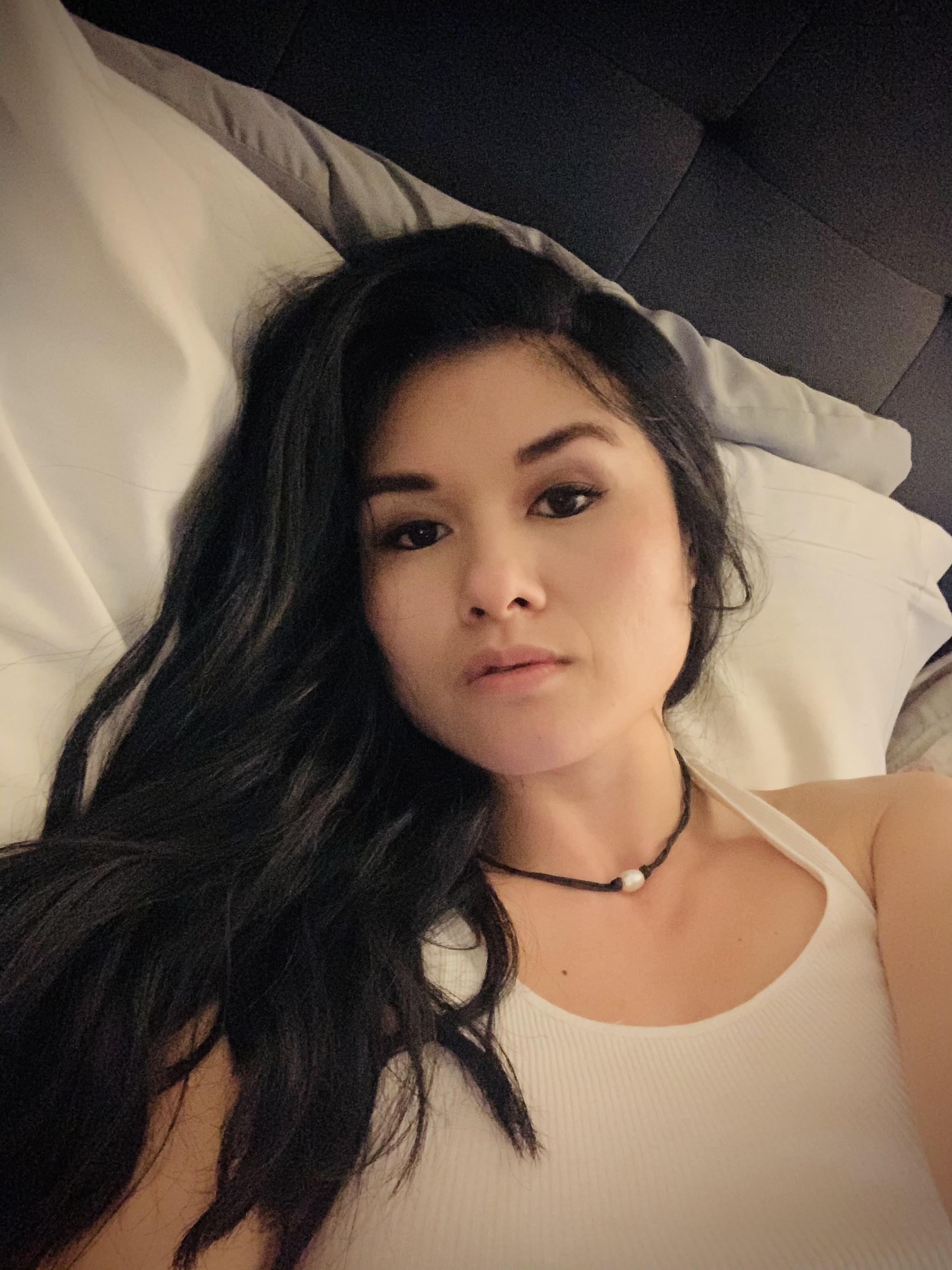 How I tell you I want you to get in bed with me without using words 😏 | Scrolller