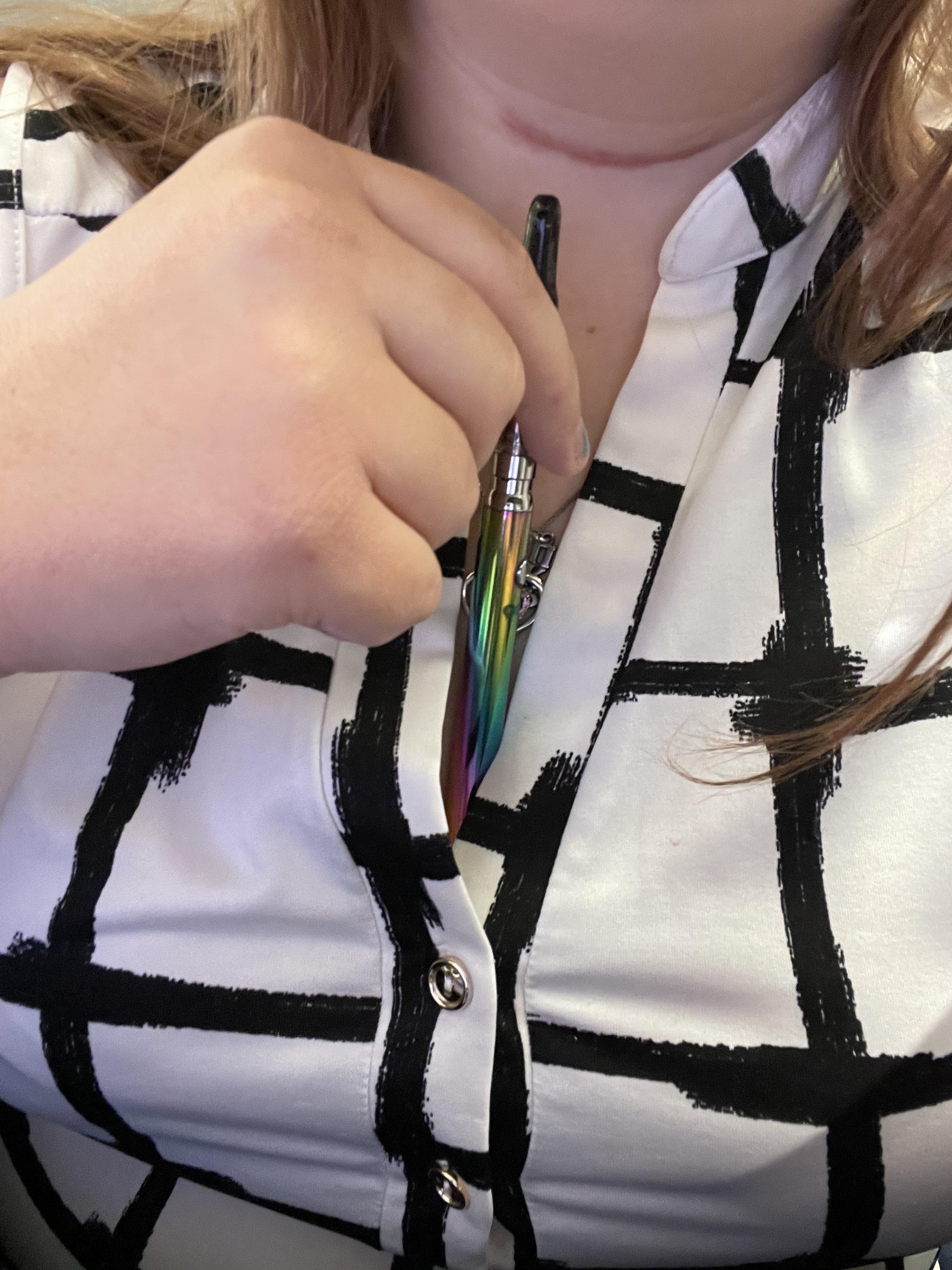 How to get through work [27F] 🙊🤫 | Scrolller