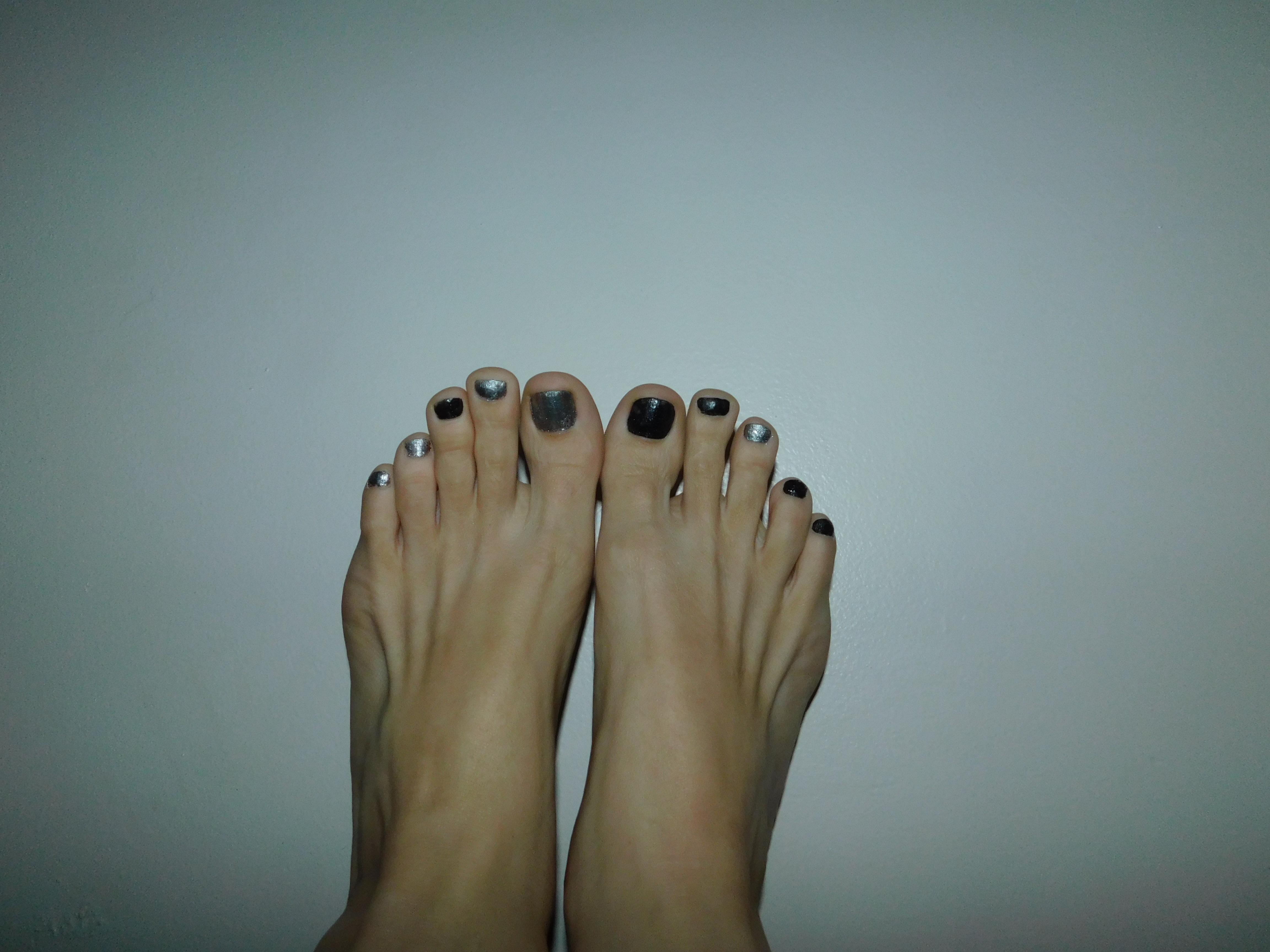 Hubby wanted to paint my toes :-* | Scrolller