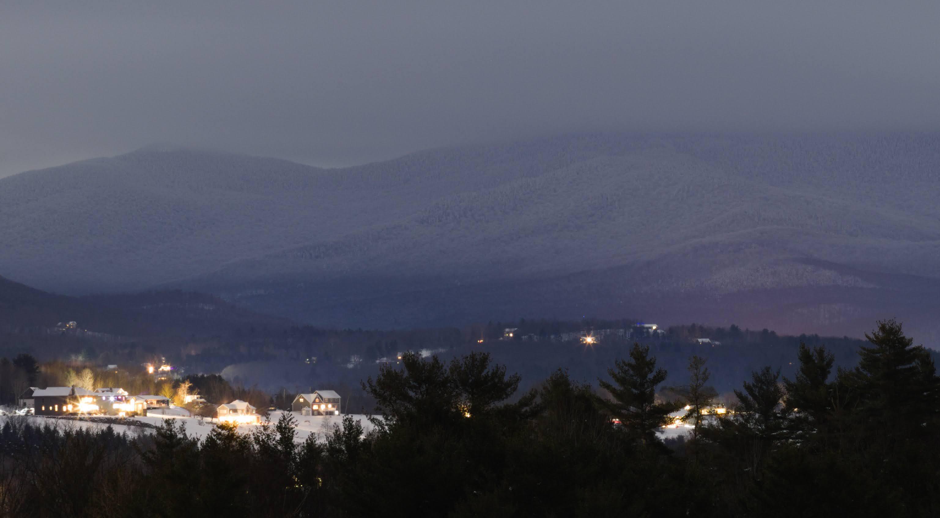 Huddle together on those cold winter nights. Essex, VT. [3074 × 1696] | Scrolller
