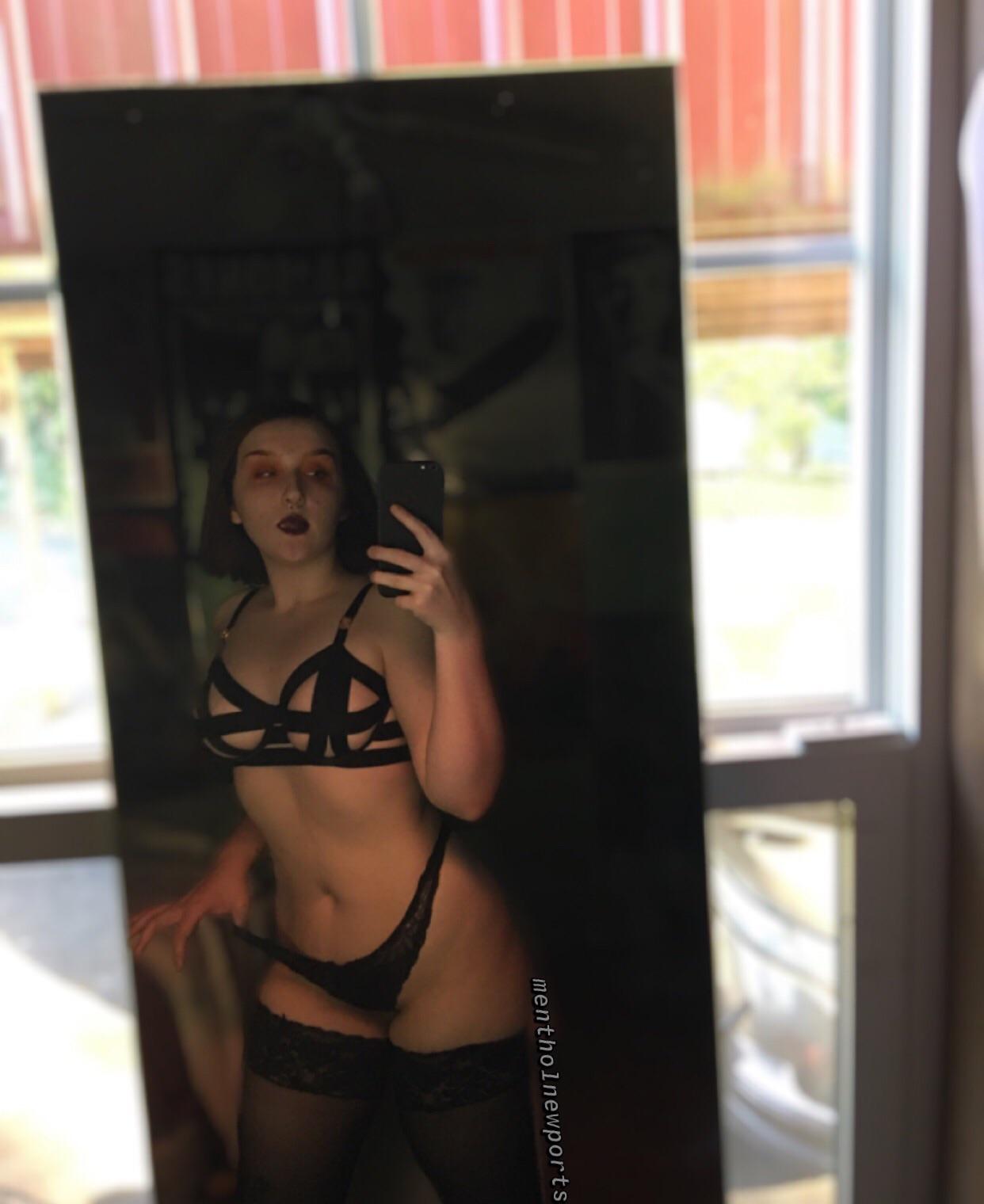 hungry? [oc] [f] | Scrolller