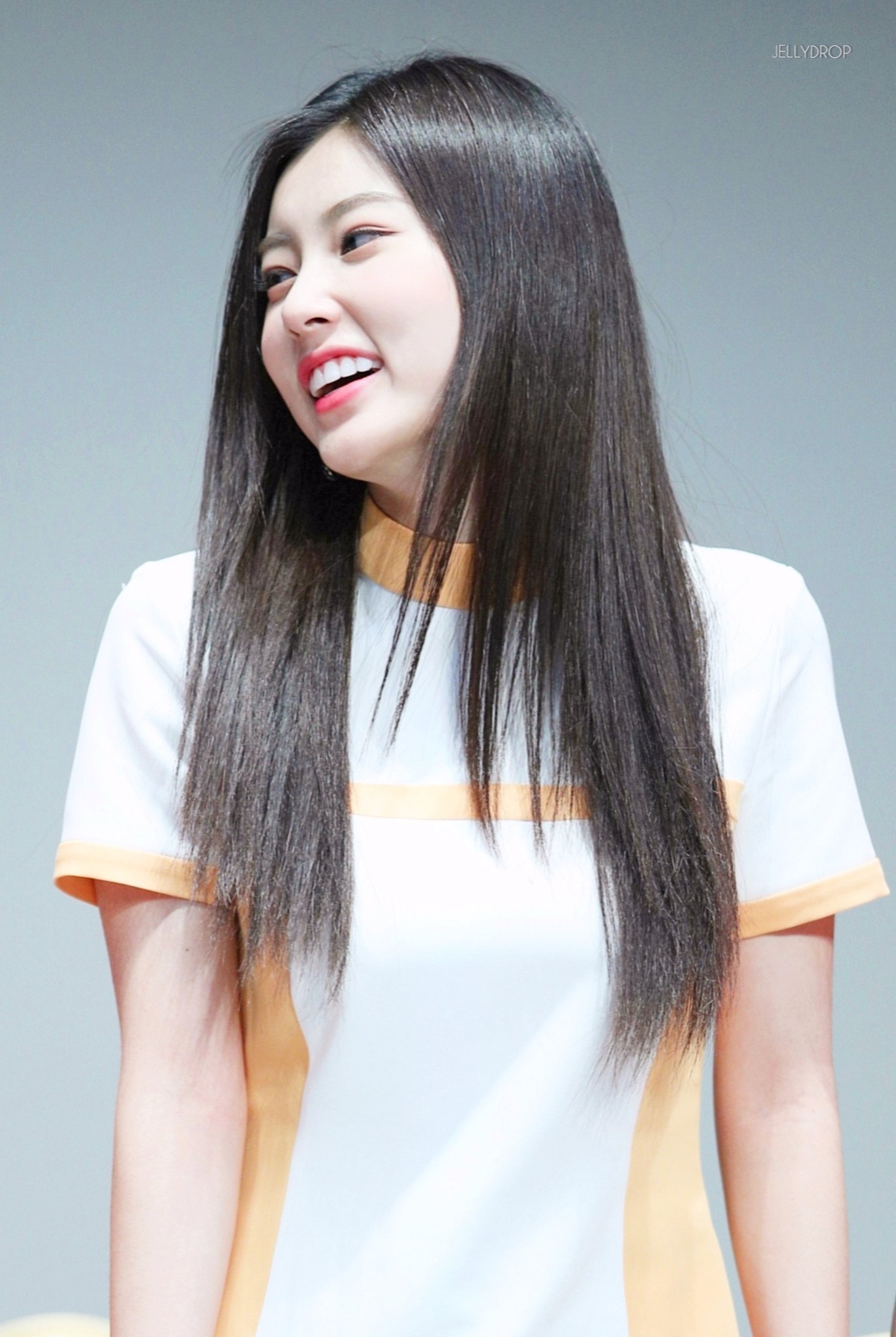 Hyewon Smile | Scrolller