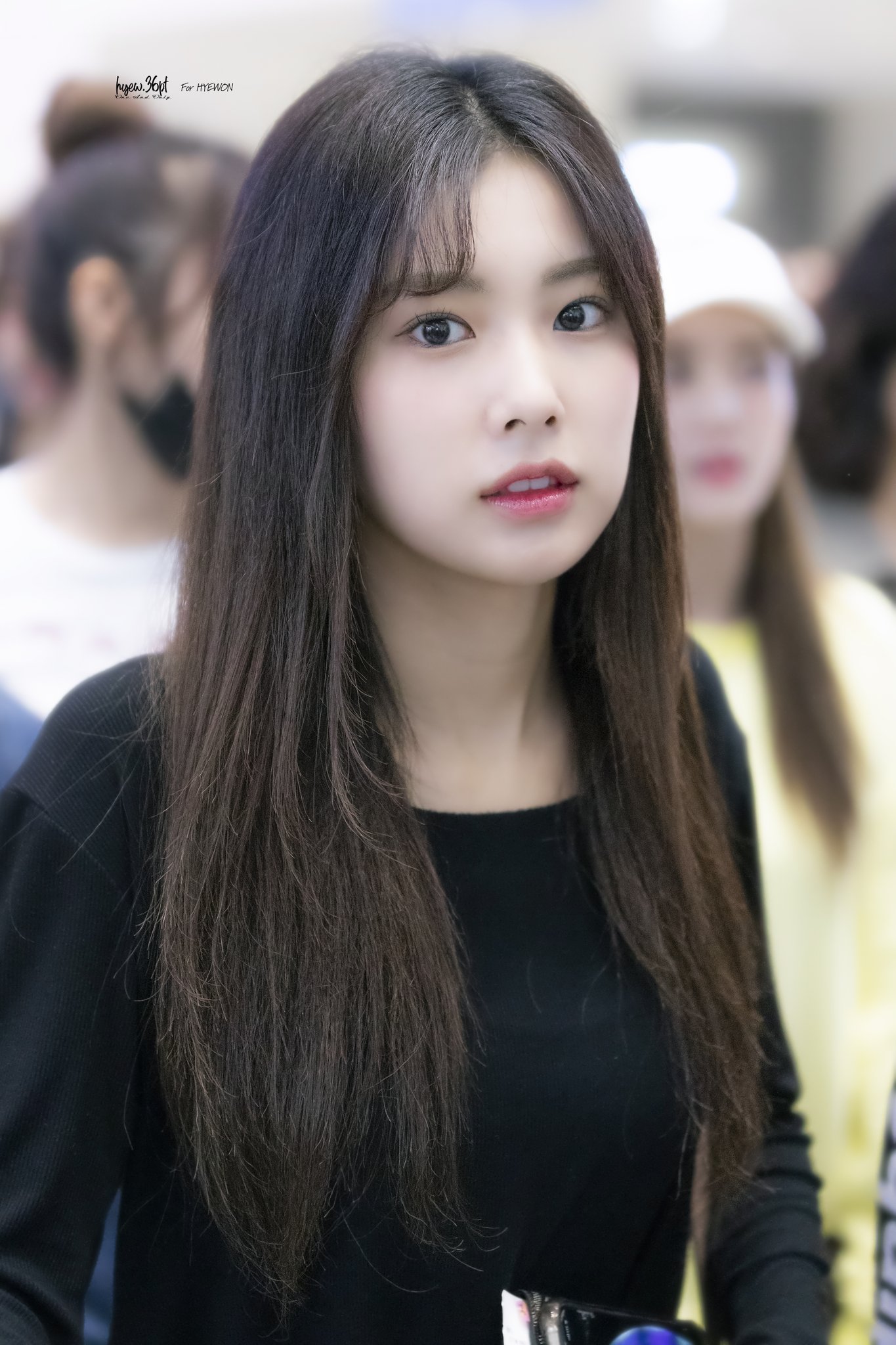 Hyewon stare | Scrolller