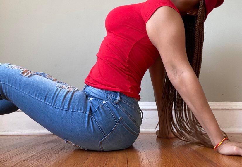 Conducting an experiment to see how many guys want to breed me, with clothes on | Scrolller