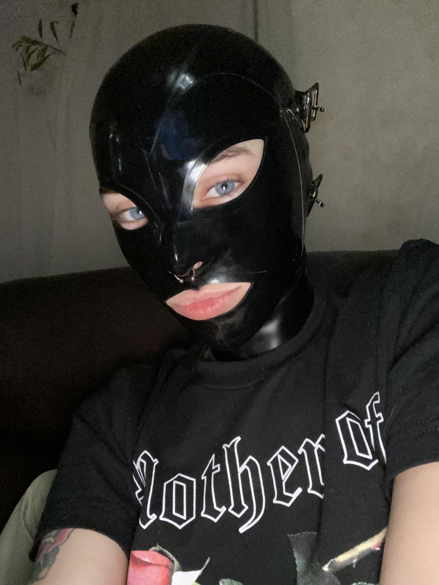 I can’t get enough of my new mask | Scrolller