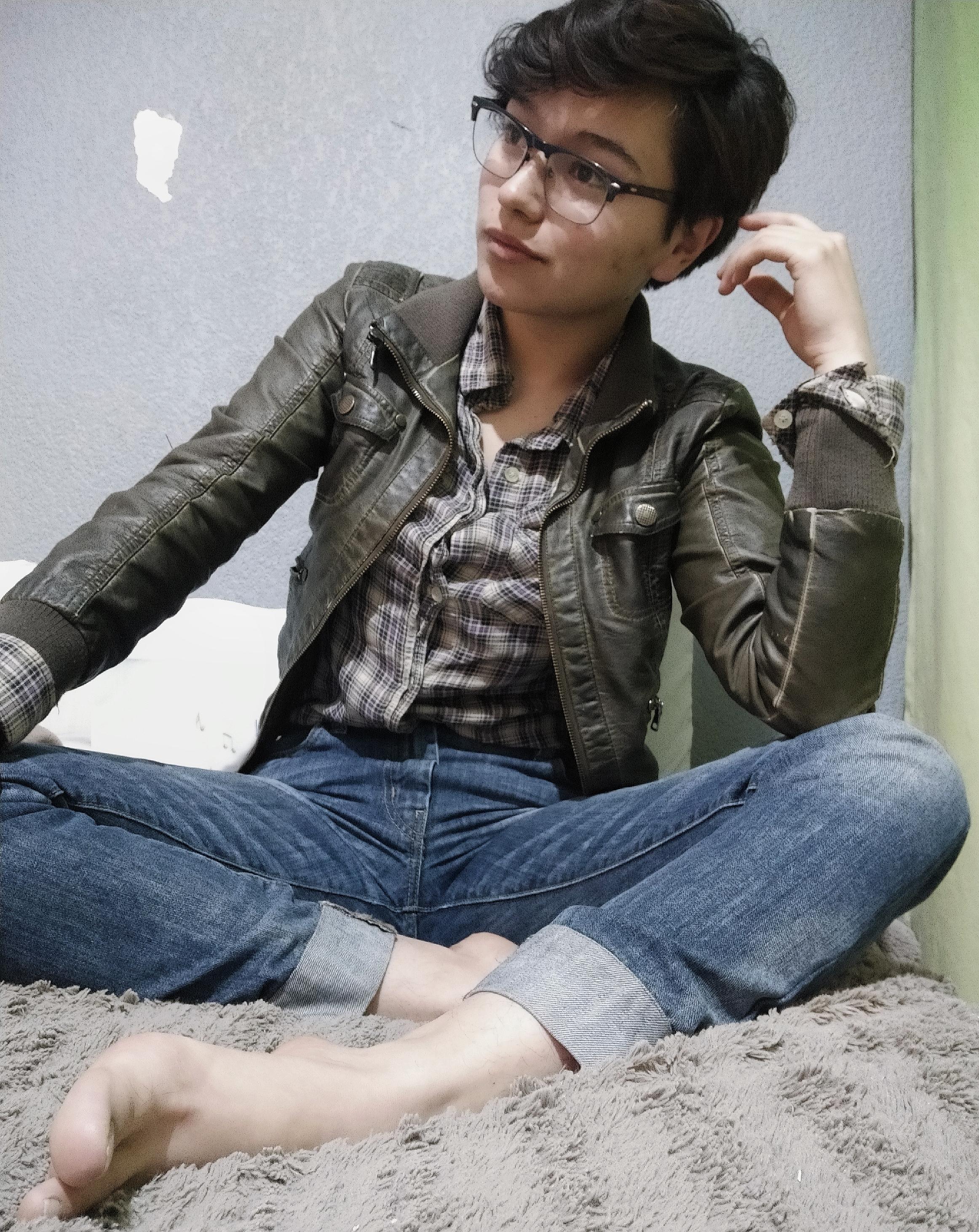 I didn't go through the buzz cut, instead I got a very short pixie. | Scrolller