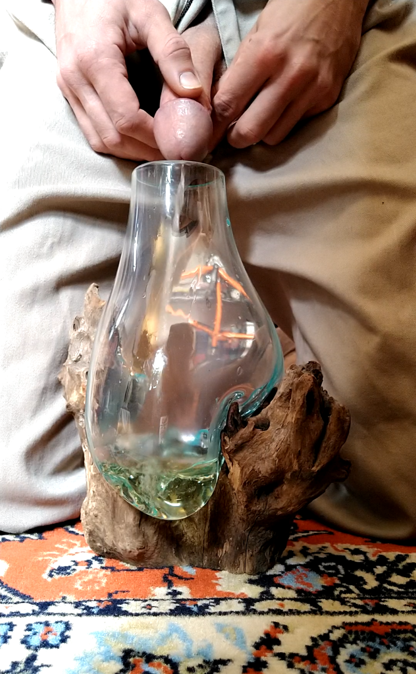 i don't think this was the intended purpose of this vase | Scrolller