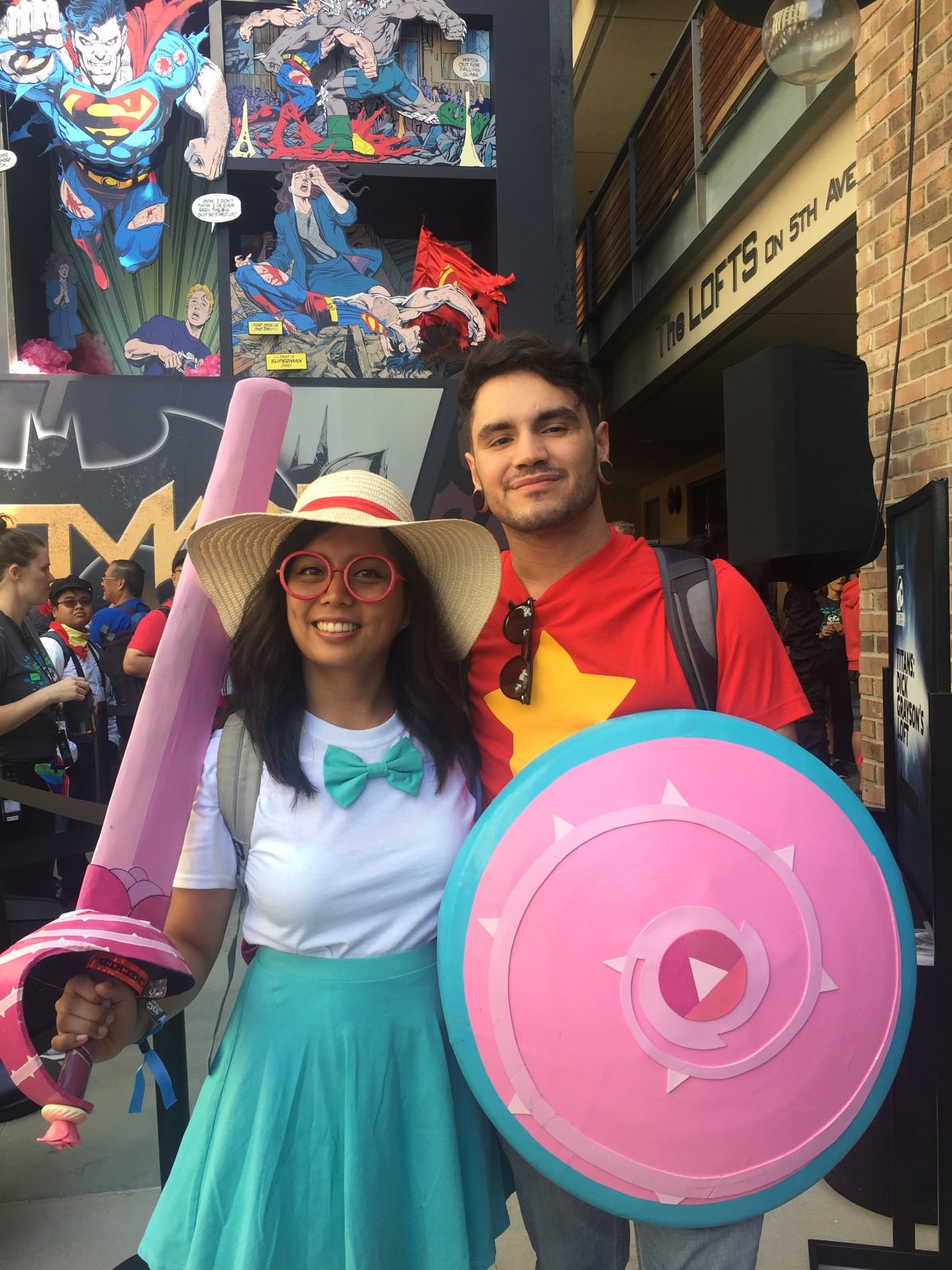 I got my boyfriend to be the steven to my connie at SDCC (: | Scrolller