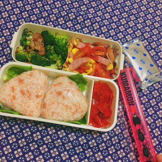 I have a small biscuit pack for dessert ( ˊ̱˂˃ˋ̱ ) | Scrolller