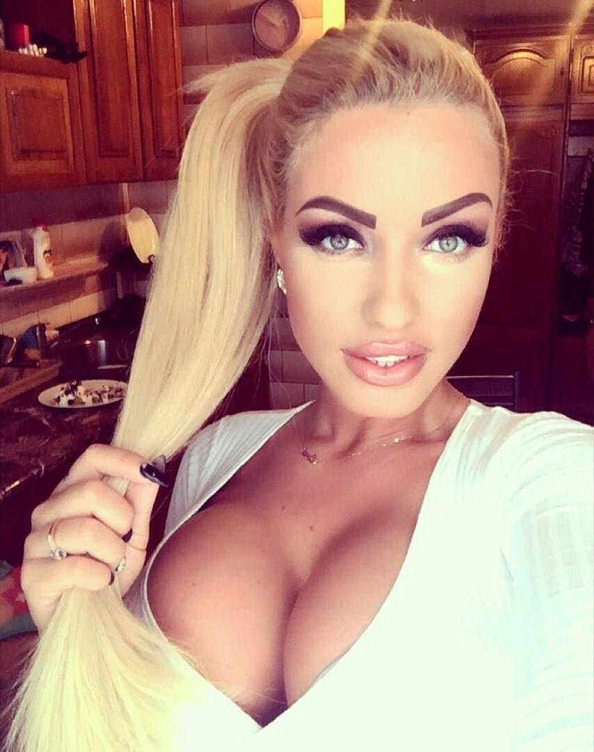 I just can't remember her name! | Scrolller