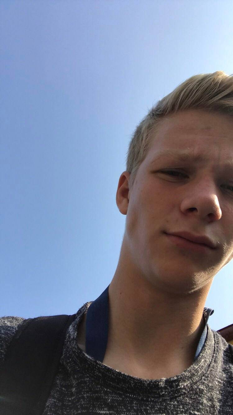 I know, I look straight | Scrolller