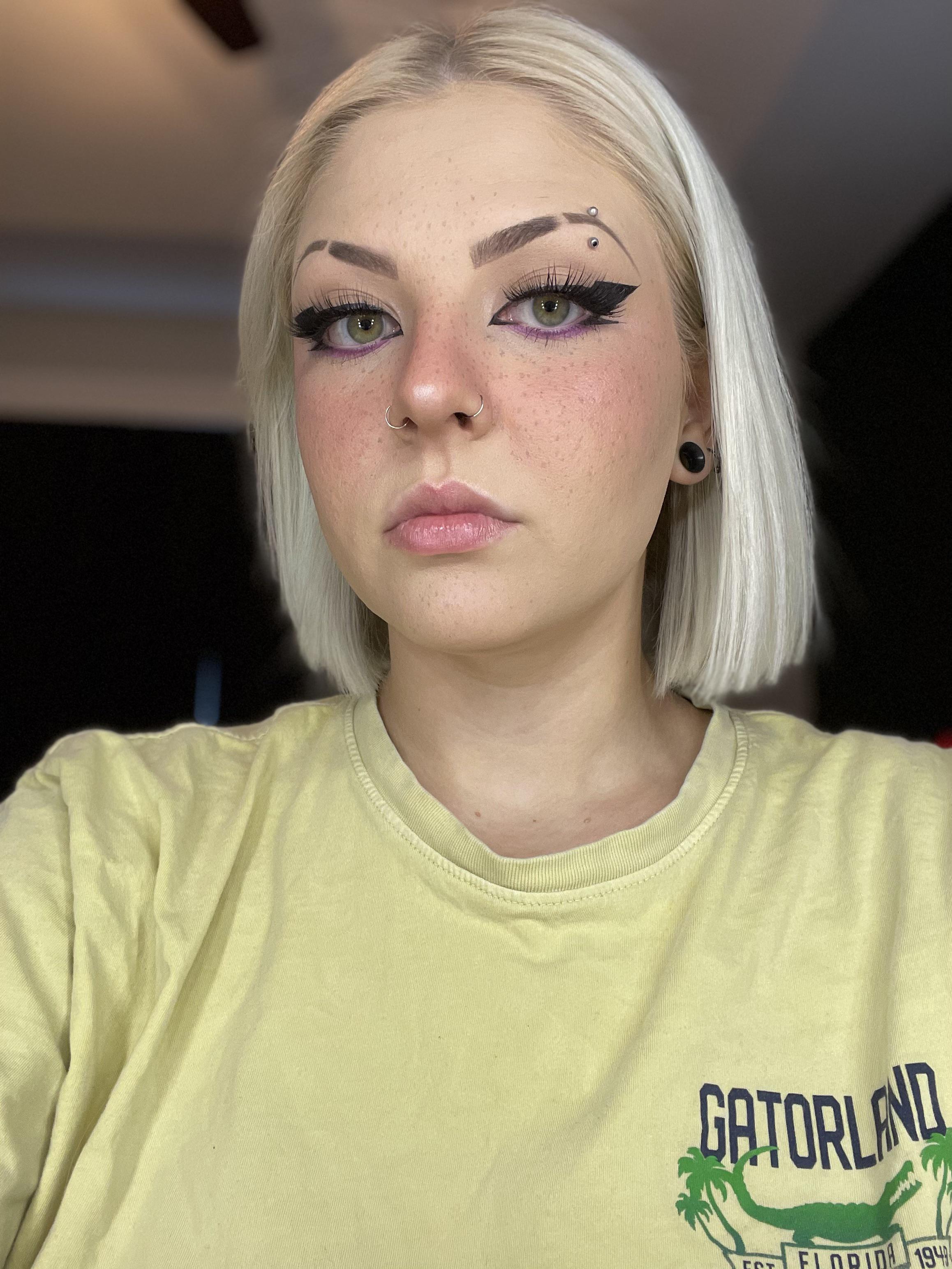 I like to do really nice makeup and then just wear big ugly shirts apparently 🤦🏼‍♀️ | Scrolller