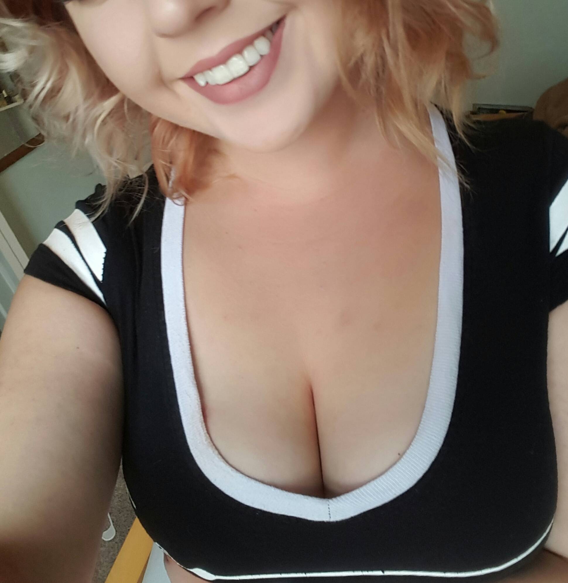 I love a good v-neck shirt | Scrolller