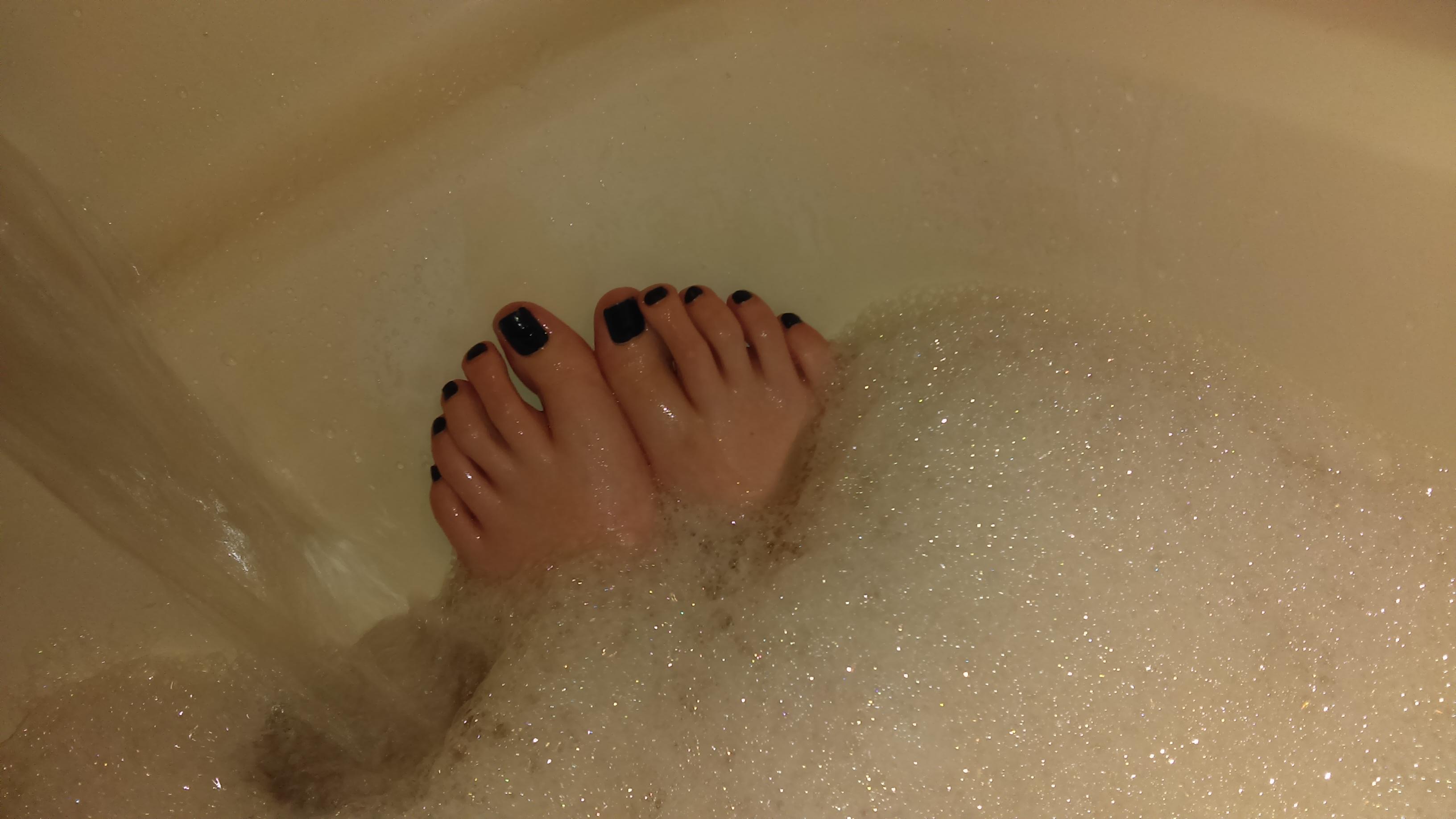 I love bubble baths 😈 | Scrolller