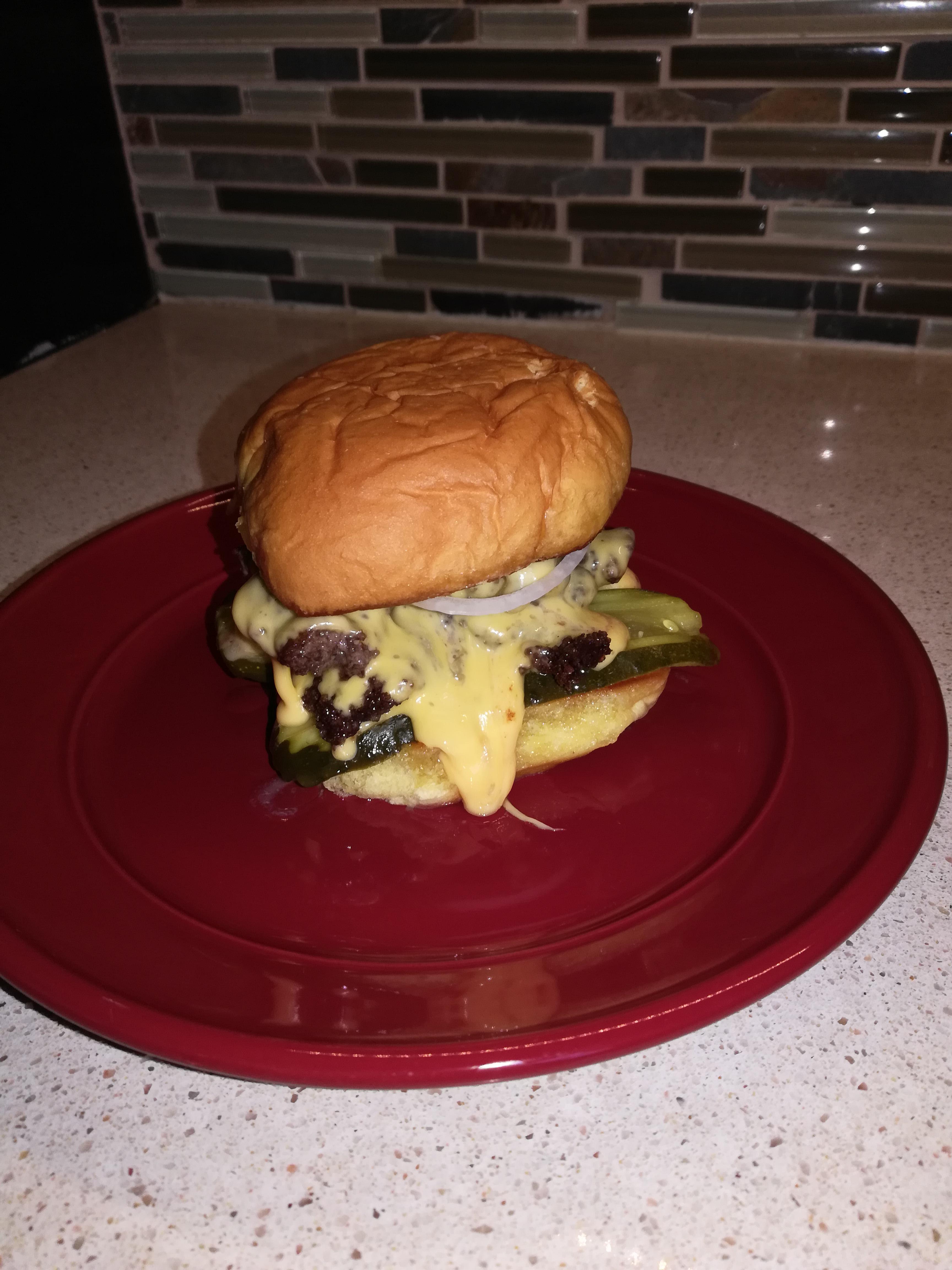 I love burgers. | Scrolller