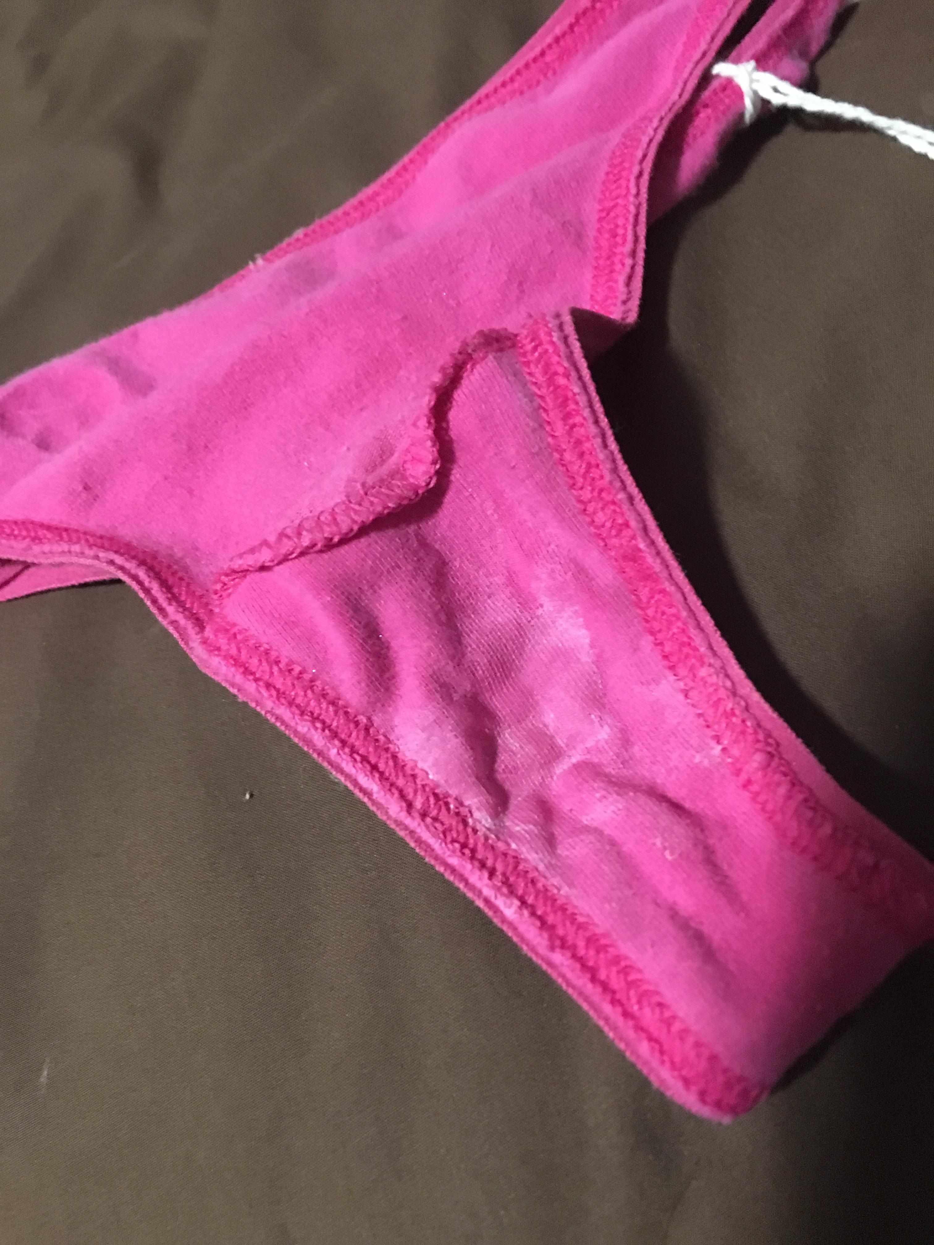 I love her thongs | Scrolller