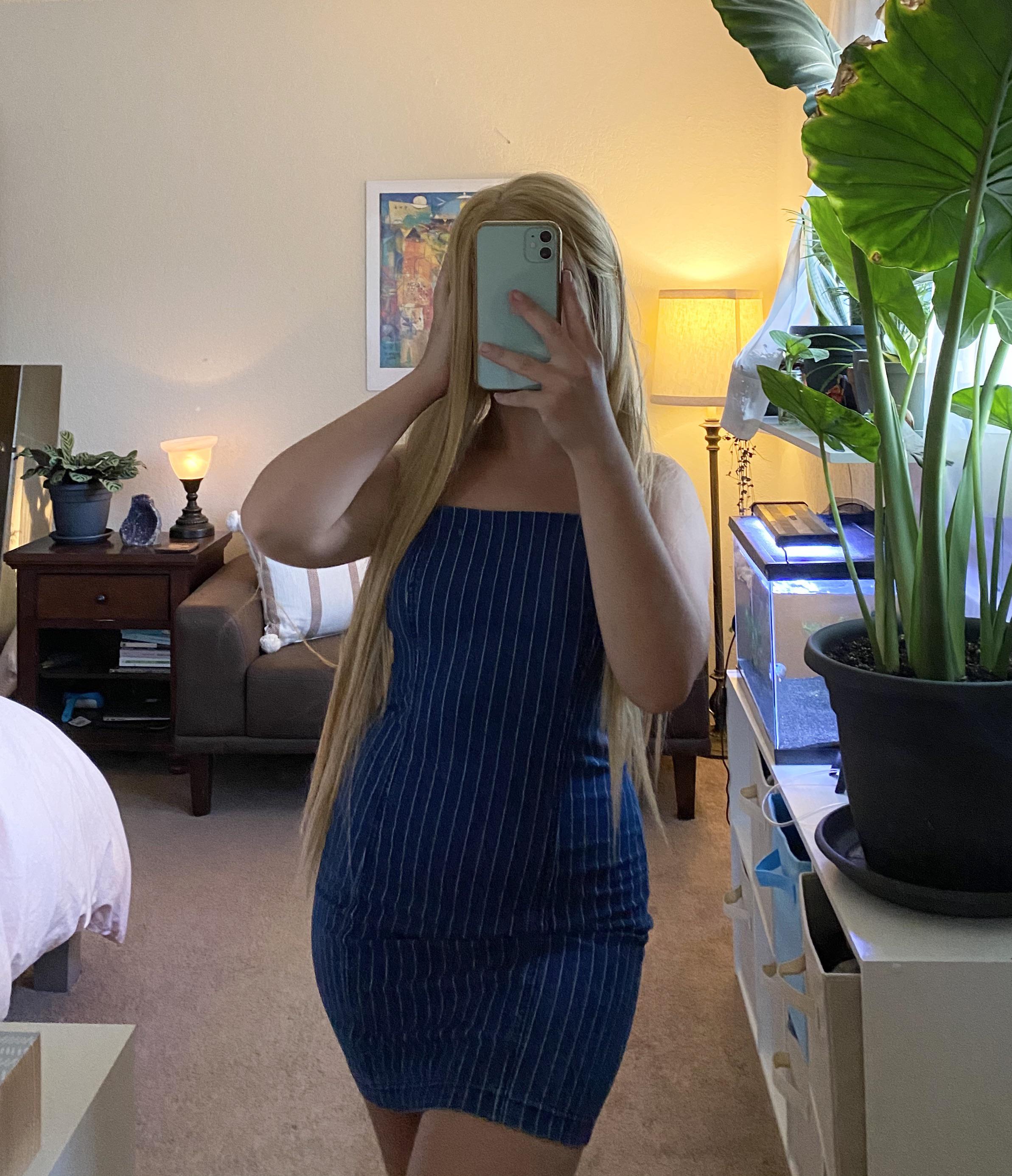 I love how this tight dress grips my body⌛️ | Scrolller