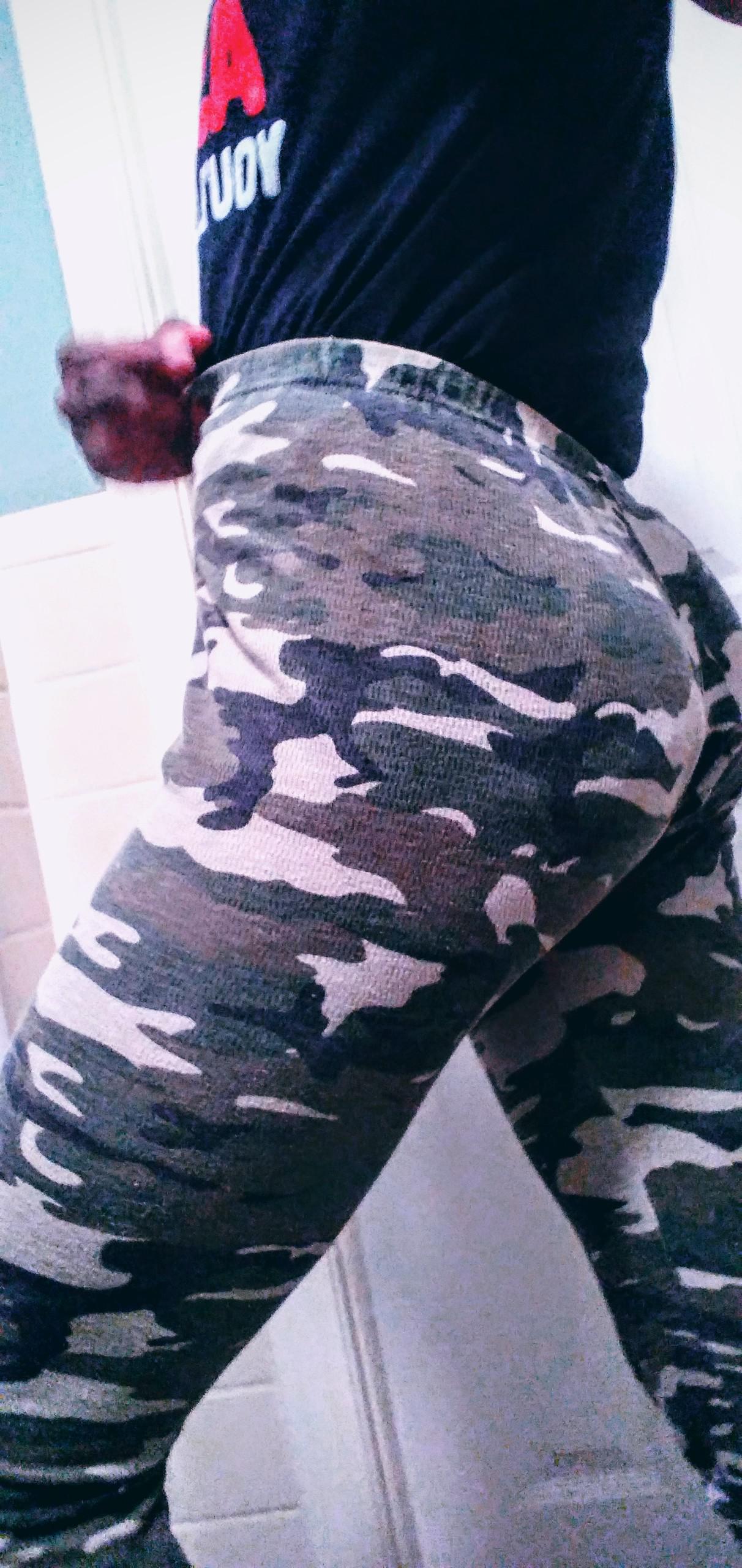 I love these camo leggings | Scrolller