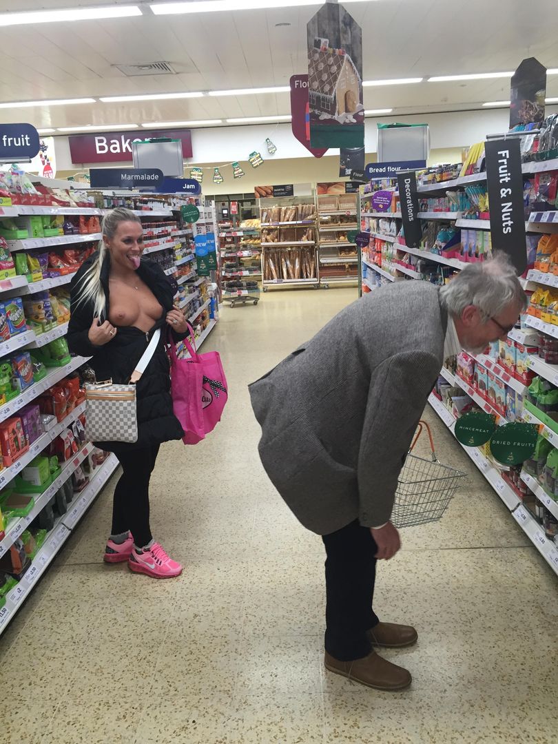 I loved flashing in the store, I wonder if he ever saw this pic | Scrolller