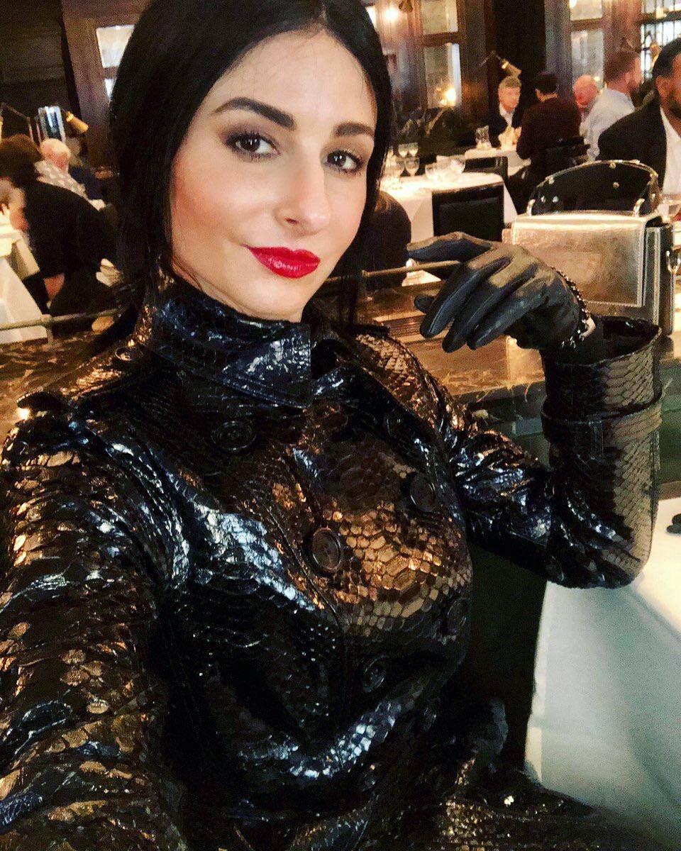 I’m a dominant lady seeking for a submissive male to own for a kinky relationship and see where ...