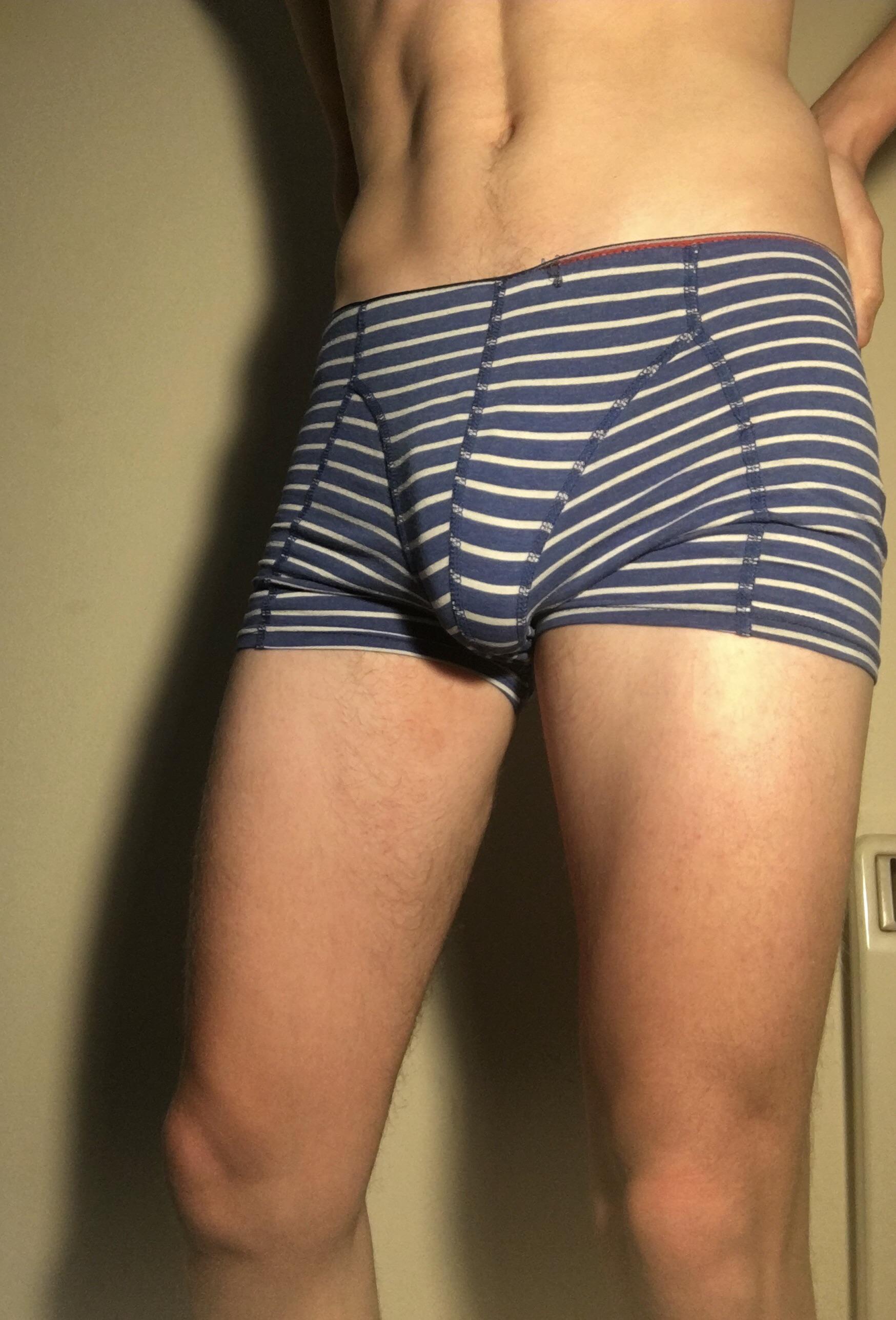 I’m bursting out of these tiny boxers (19) | Scrolller