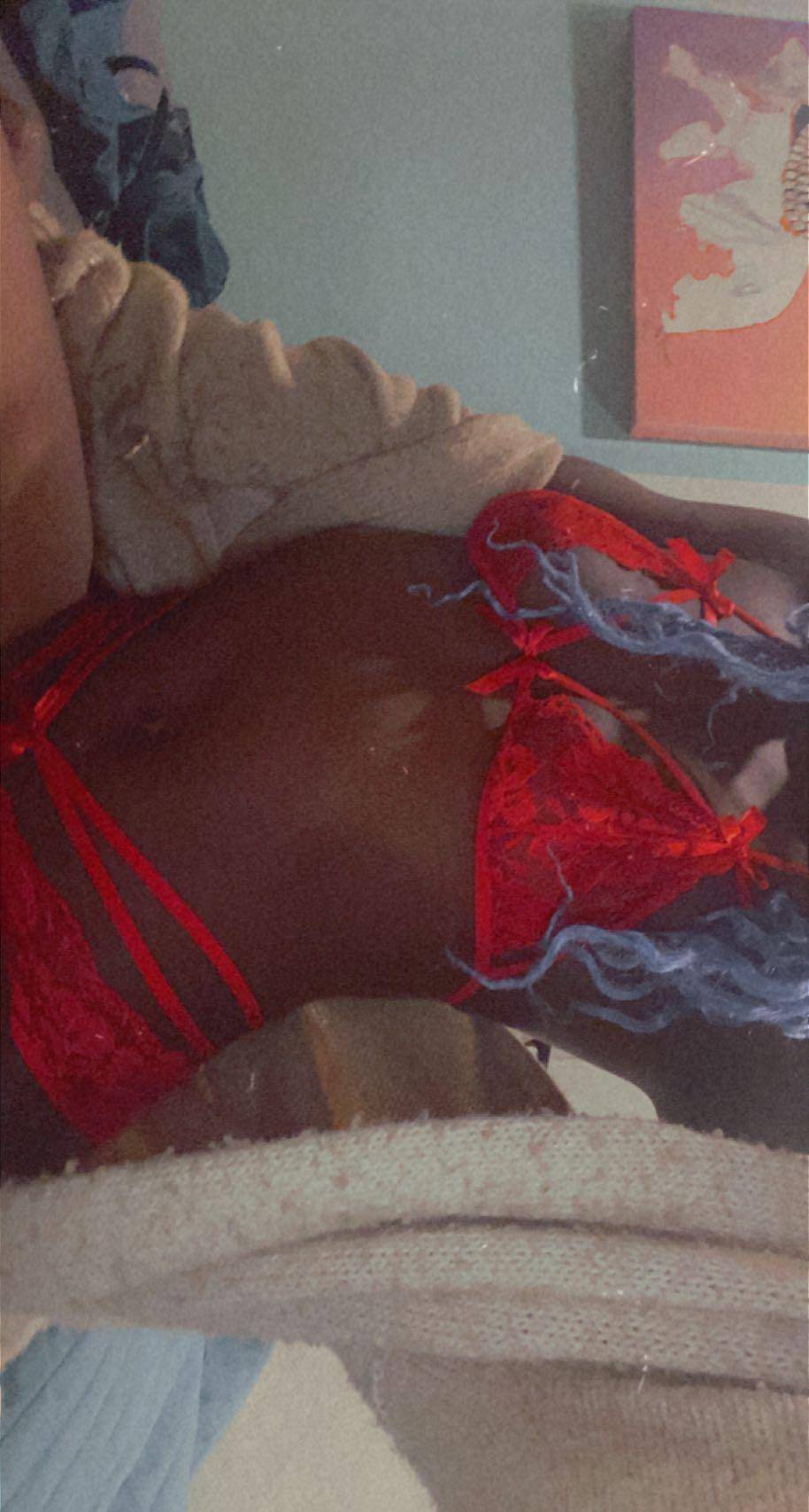 i’m feeling red 💋 | Scrolller