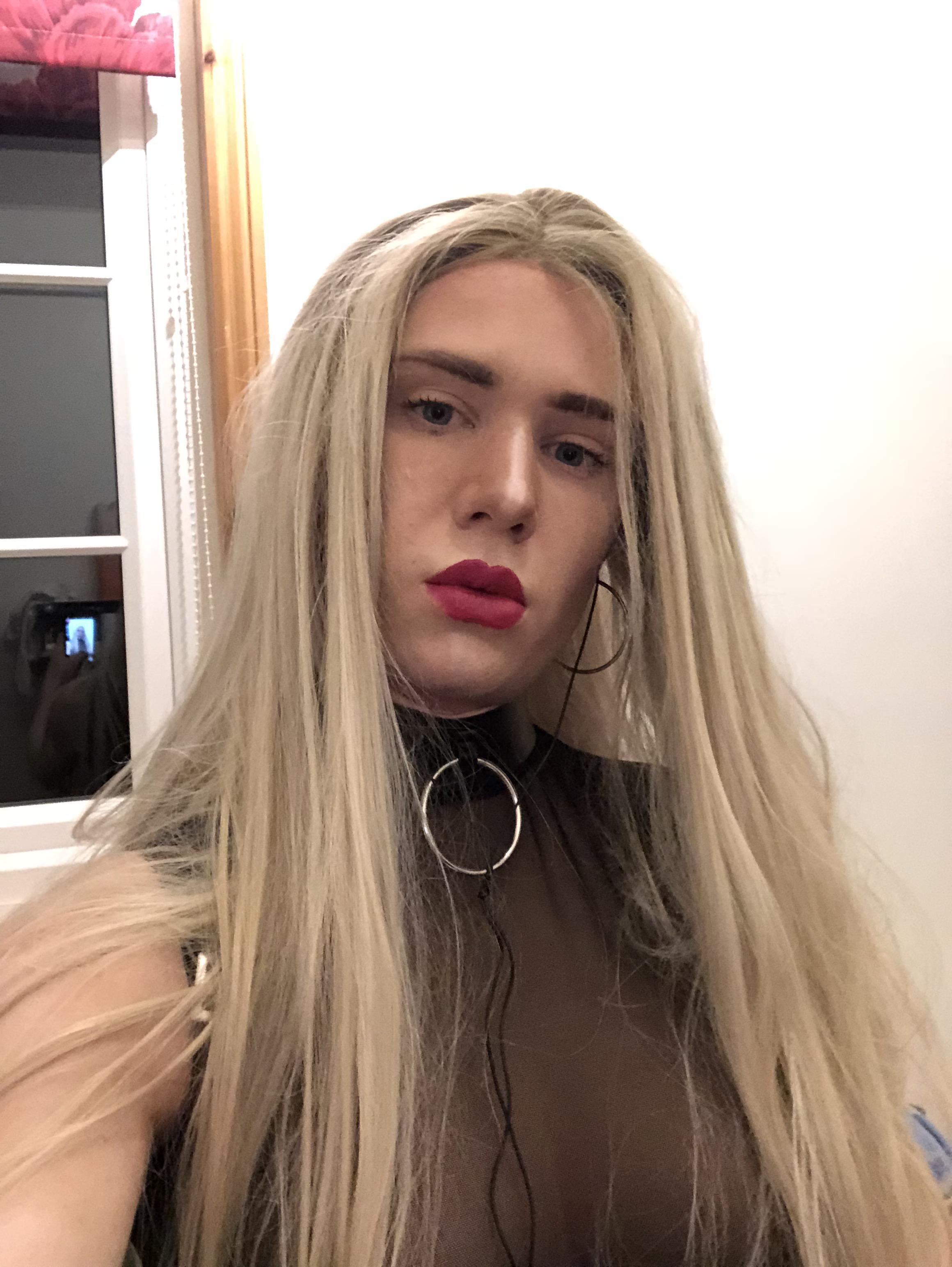 I’m looking for a UK based Dom. Preferably in London. | Scrolller