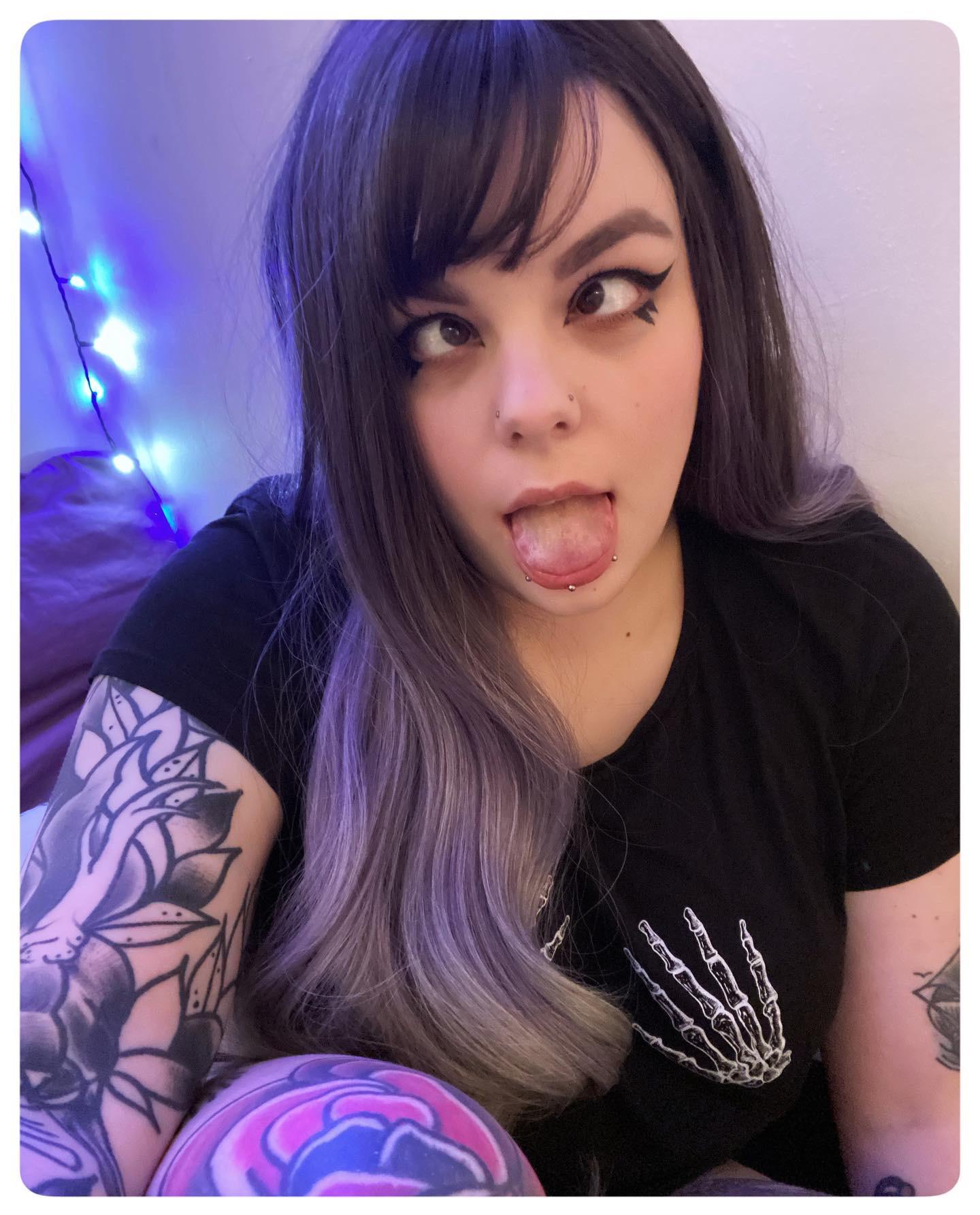 I’m ready for your cum on my face | Scrolller