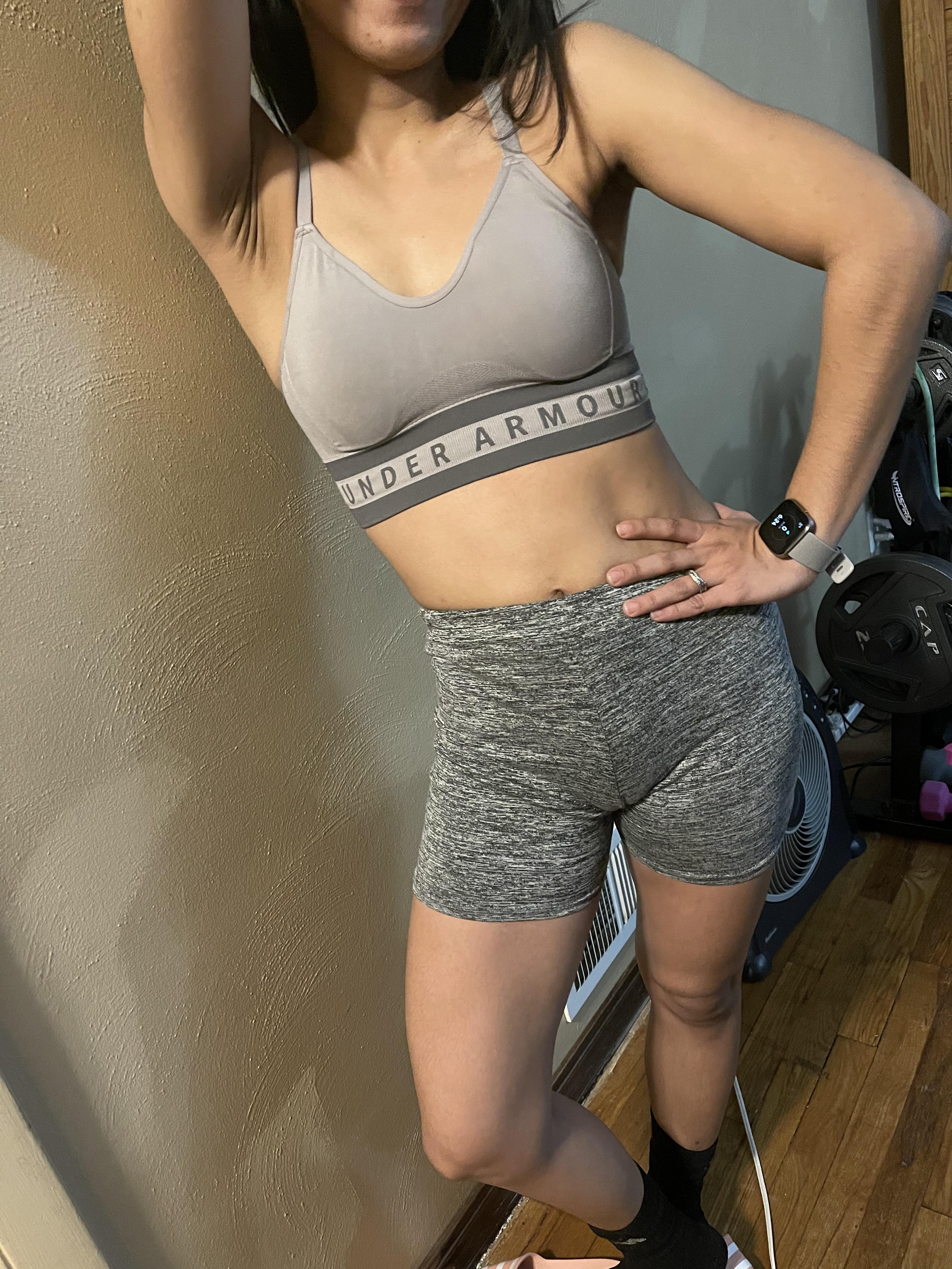 I’m the queen of awkward poses | Scrolller