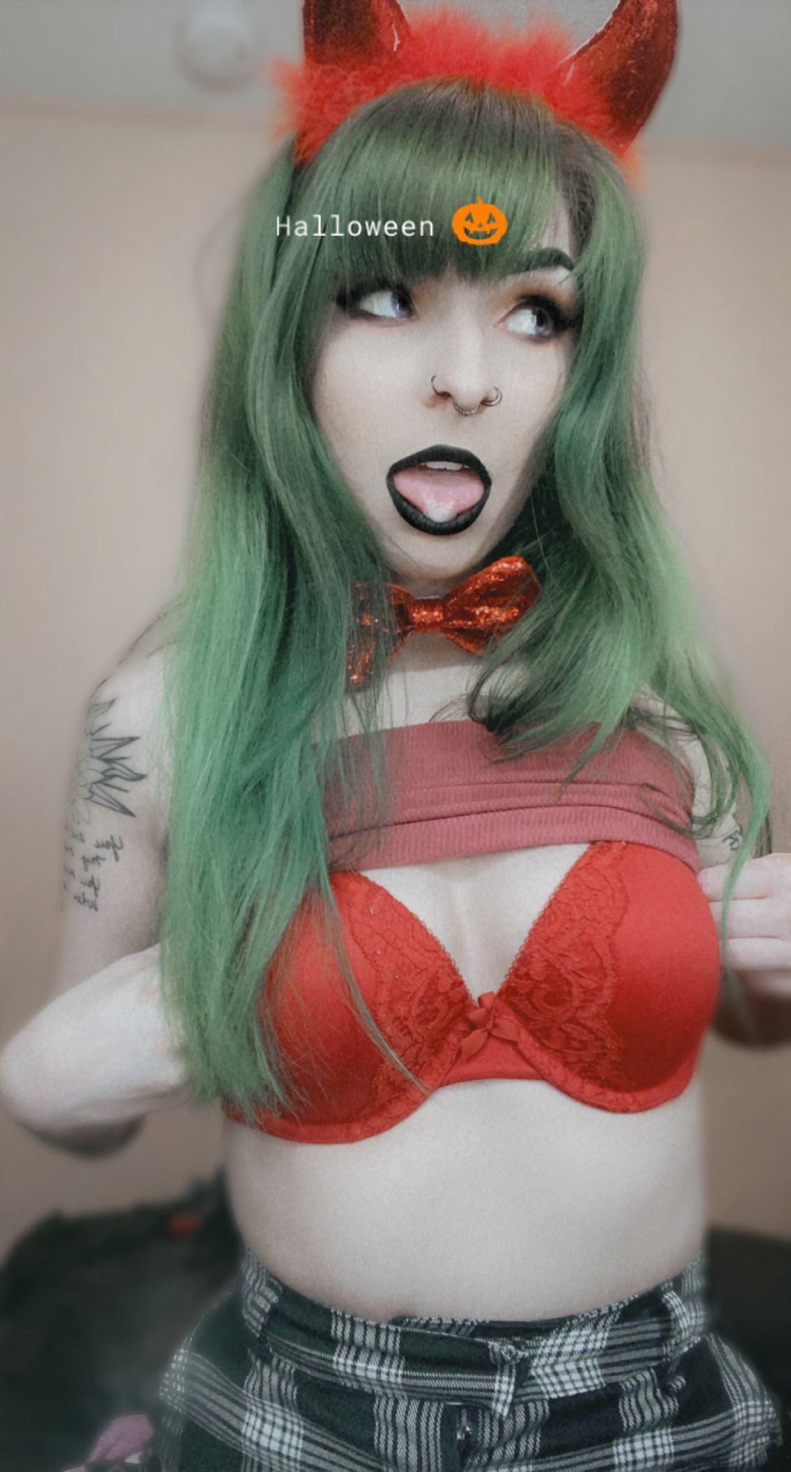 I’m your little devil 😈🥺 | Scrolller