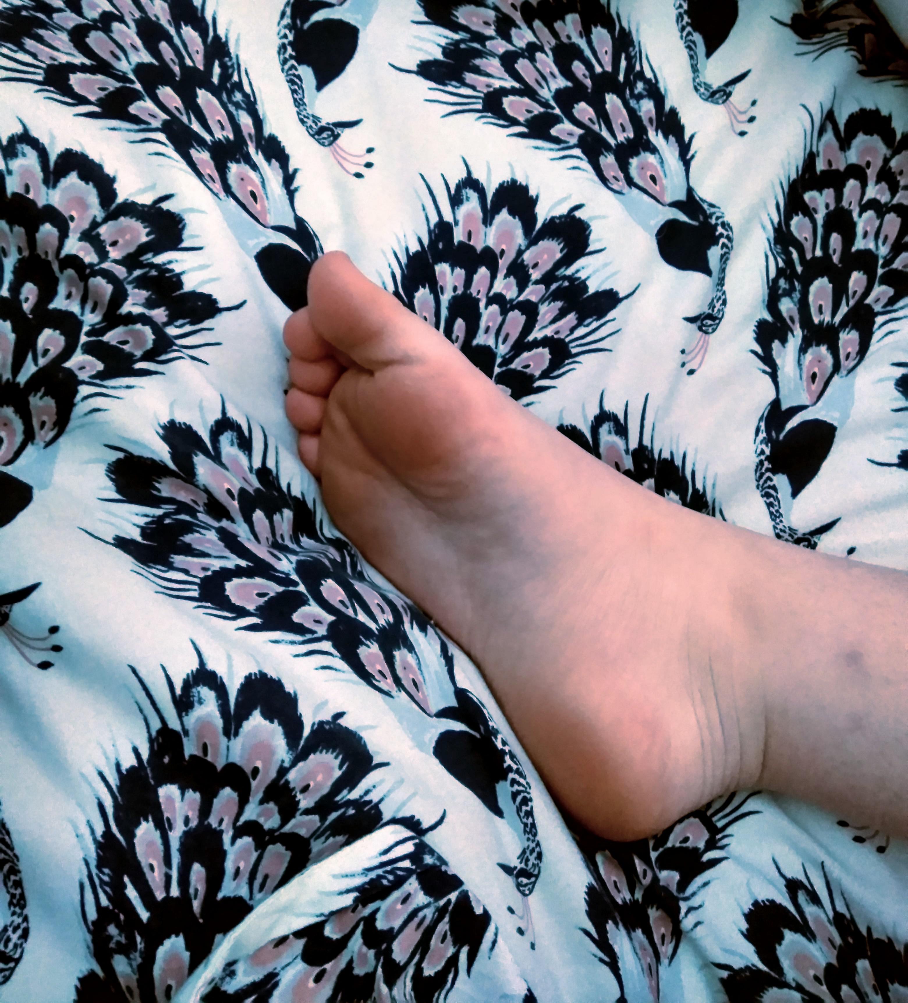 I need a good little slave who can worship my feet💕 | Scrolller