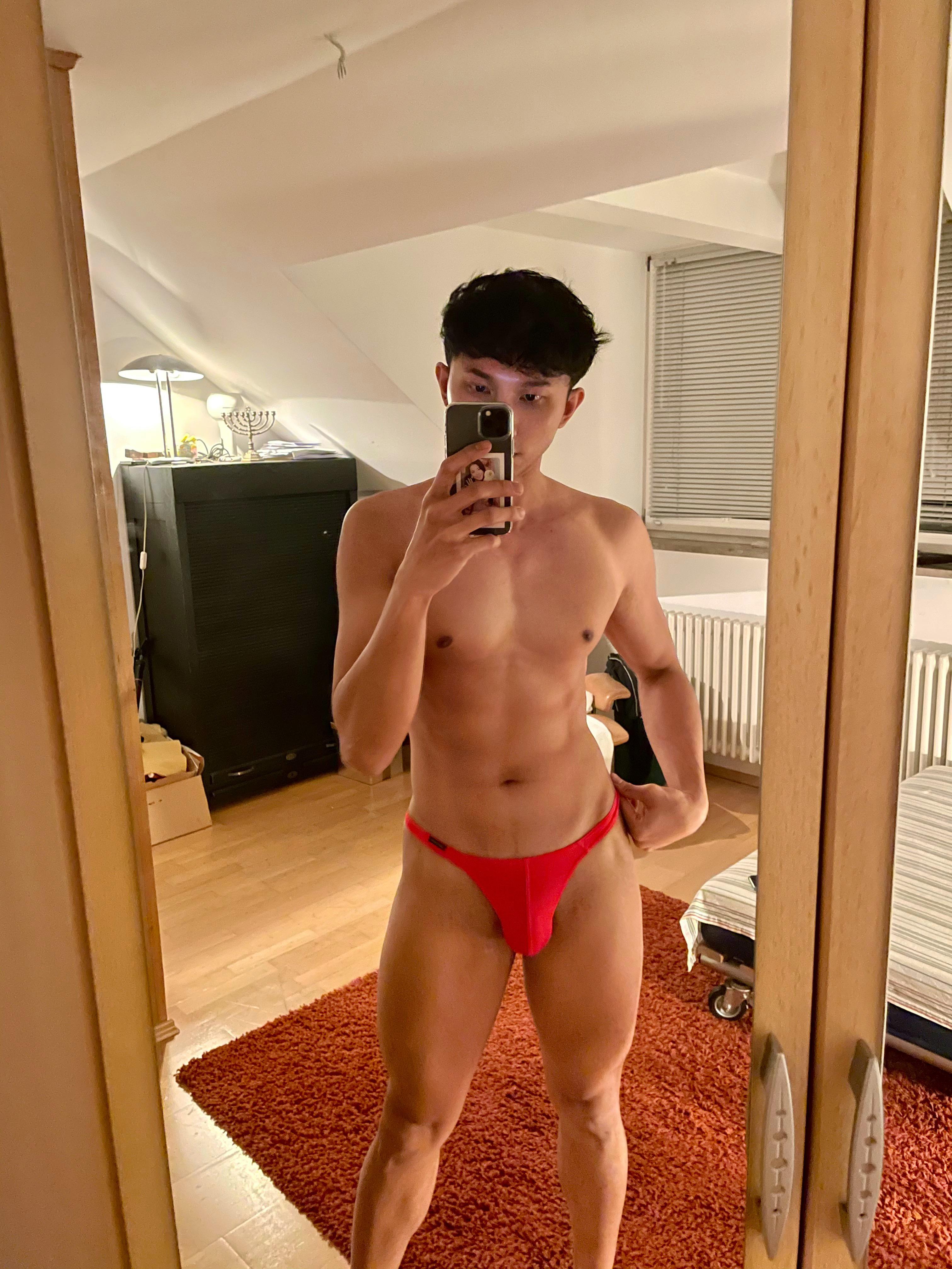 I really like red 🥰 | Scrolller