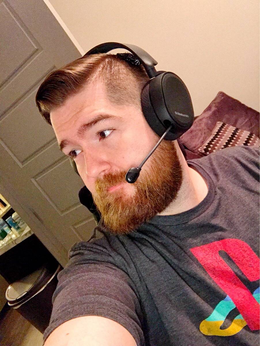 I should be a headset model | Scrolller