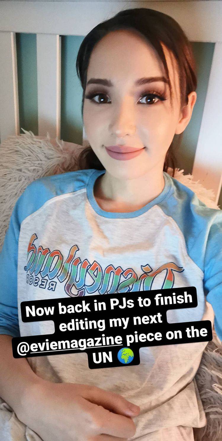 I wanna use Lauren's mouth like a fleshlight | Scrolller