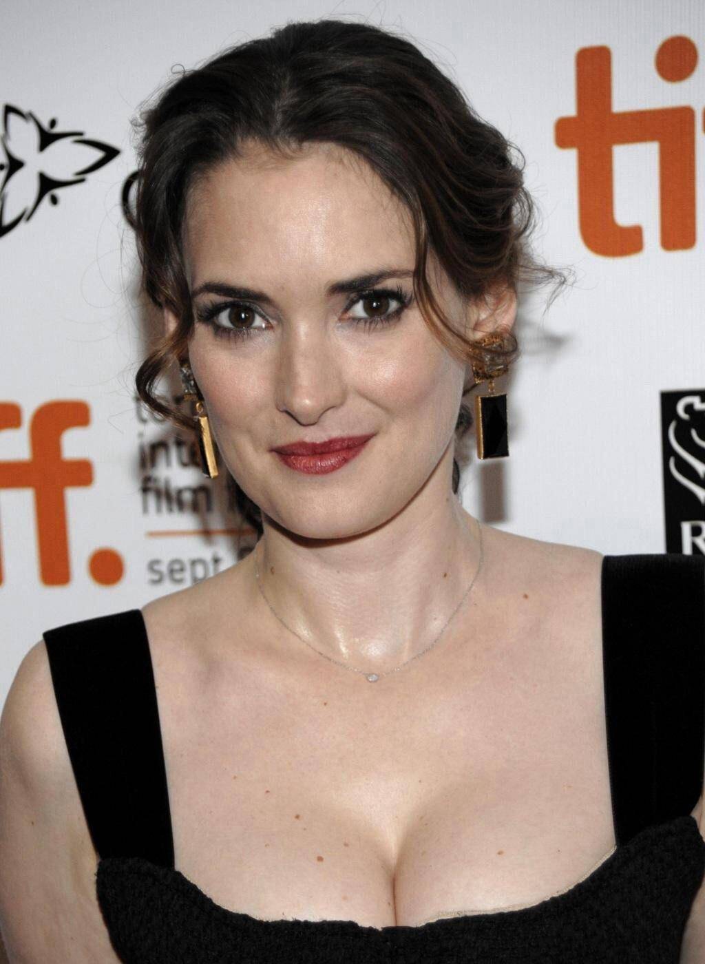 I want to give the busty birthday beauty Winona Ryder a thick coating of cum across her chest ...