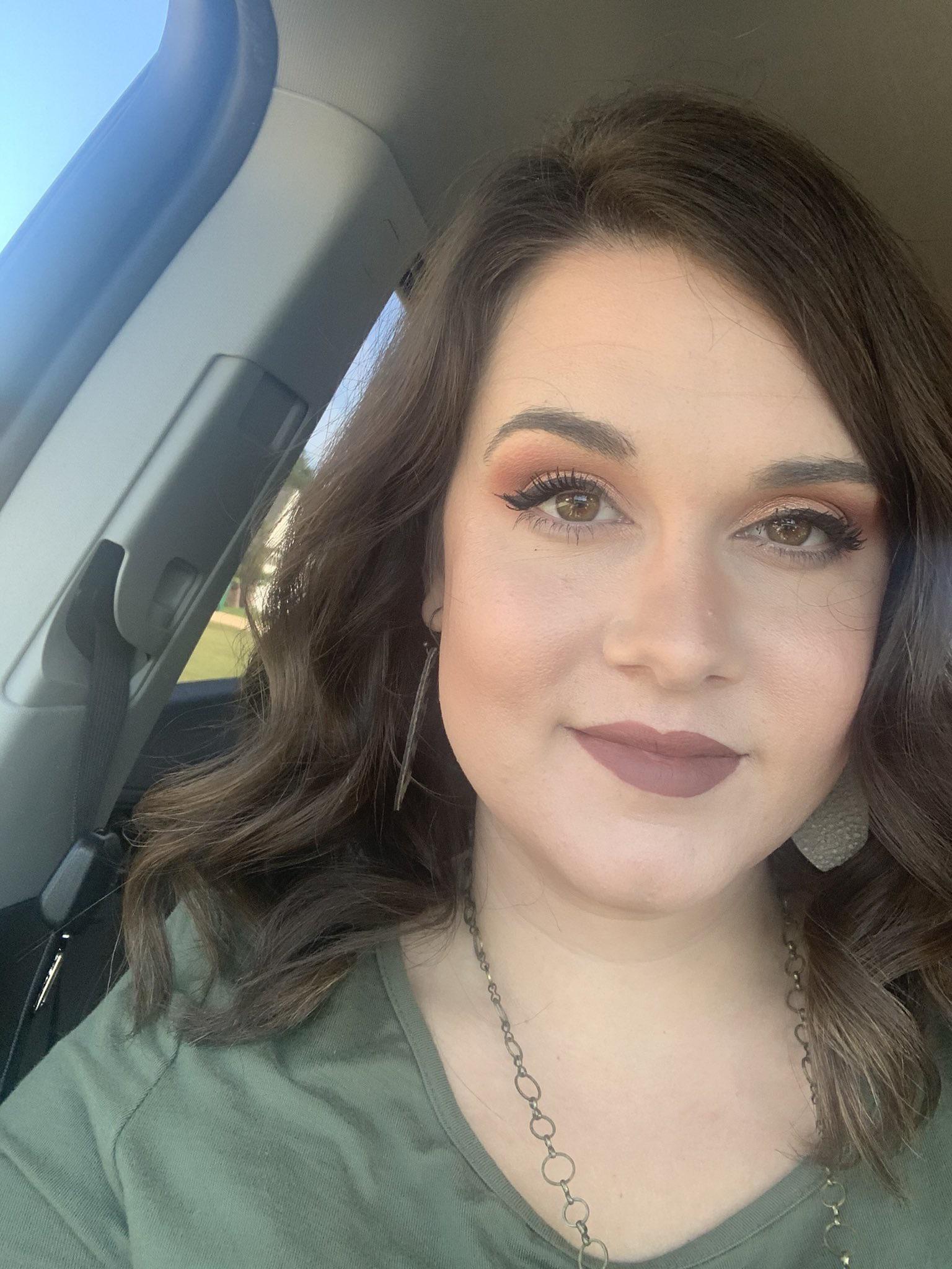 I was really proud of my makeup for once so I thought it was selfie deserving. Please be gentle ...