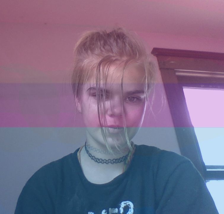 Idk, got bored so I tried to edit bi colors over a selfie :) | Scrolller