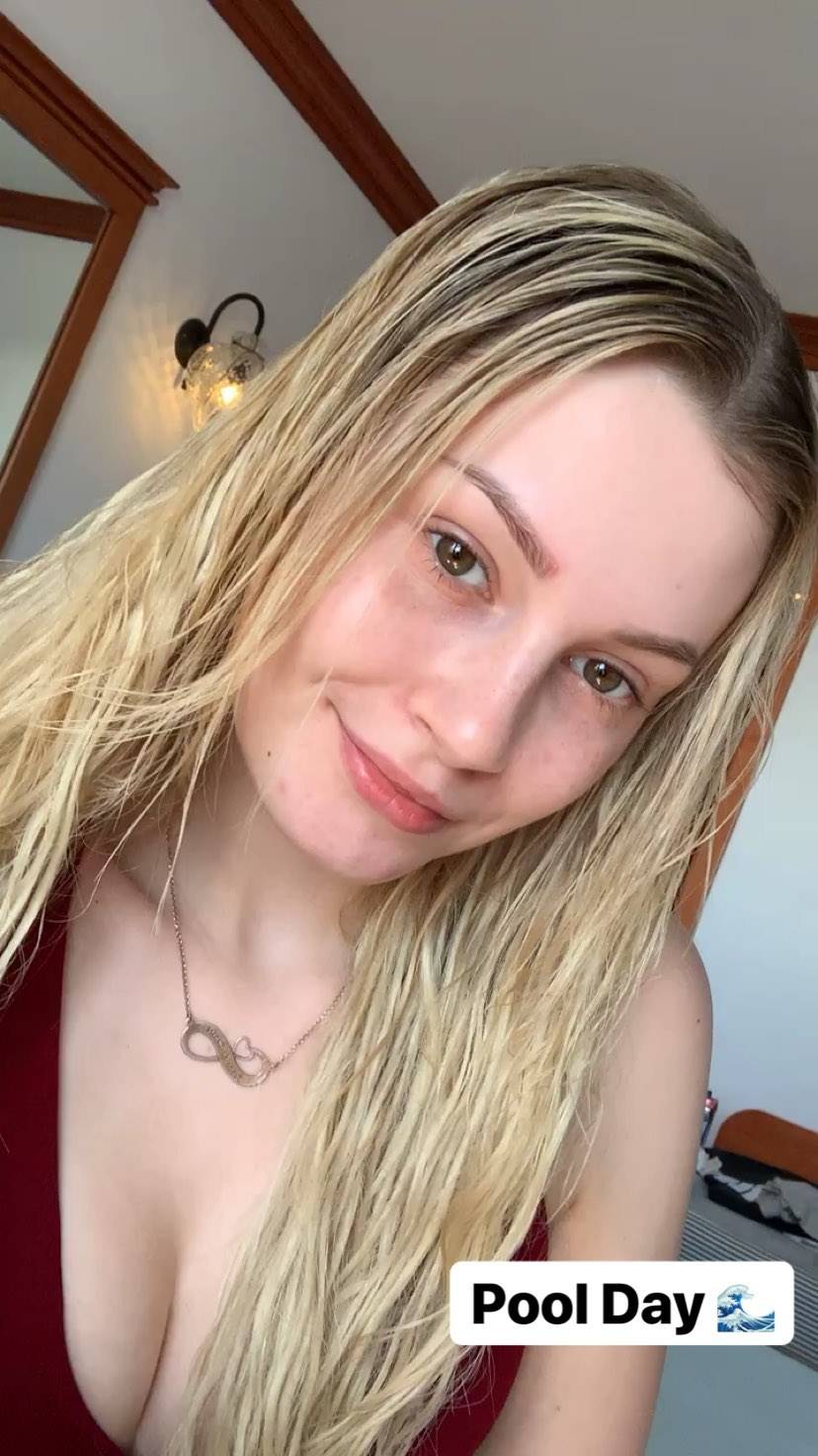 Ihr Blick sieht so unschuldig aus😍 aber trotzdem ist sie eine kleine Fickschlampe 💦 | Scrolller