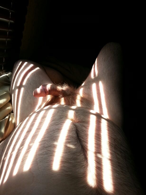 I'm behind bars! Of light! A fun way to show off my curves! | Scrolller