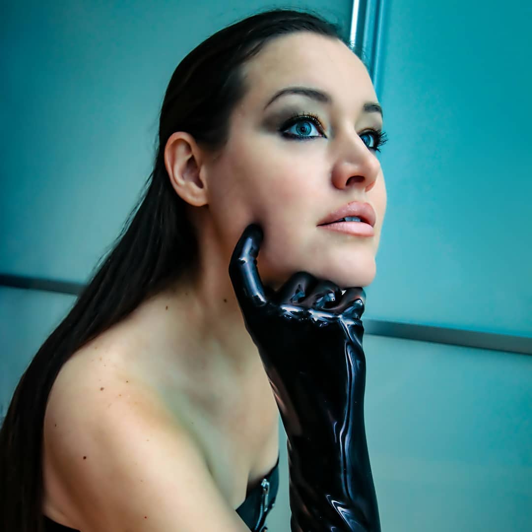 Im looking for a serious and submissive slave to train and collar in the bdsm lifestyle | Scrolller