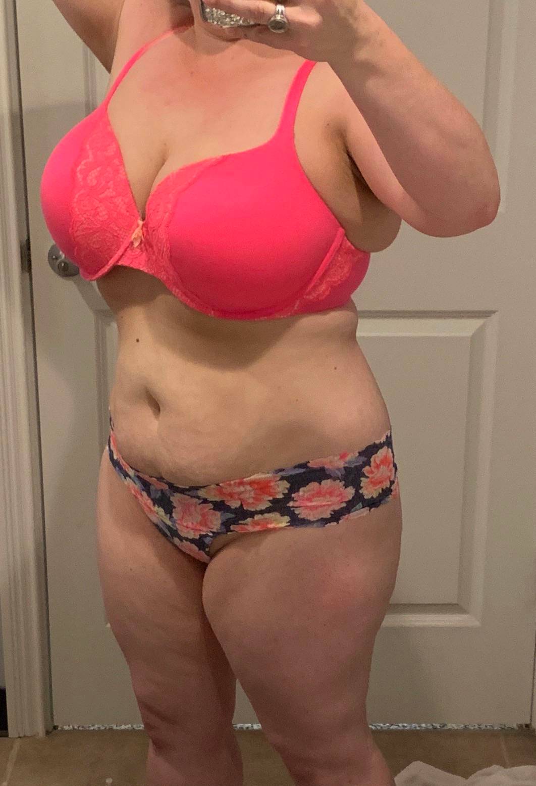 Indiana hotwife PM’s very welcome! | Scrolller