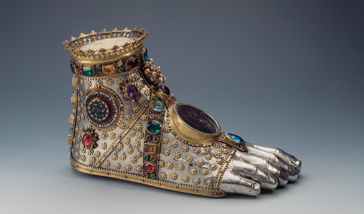 Infinity Sock. +200 leg armor, +100 style, +50 attack, -20 speed | Scrolller